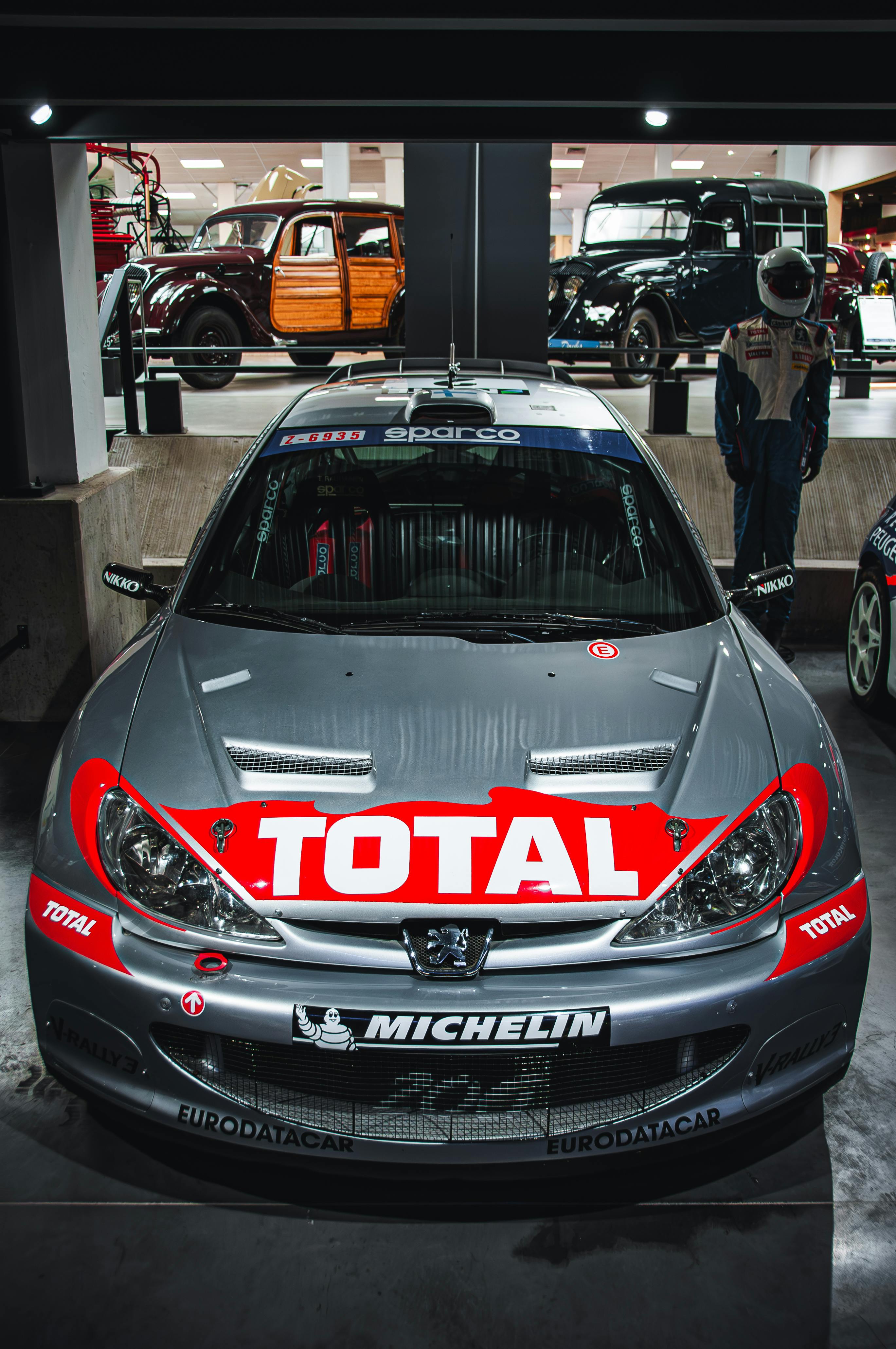 Peugeot 206 (Front high angle full) · Free Stock Photo