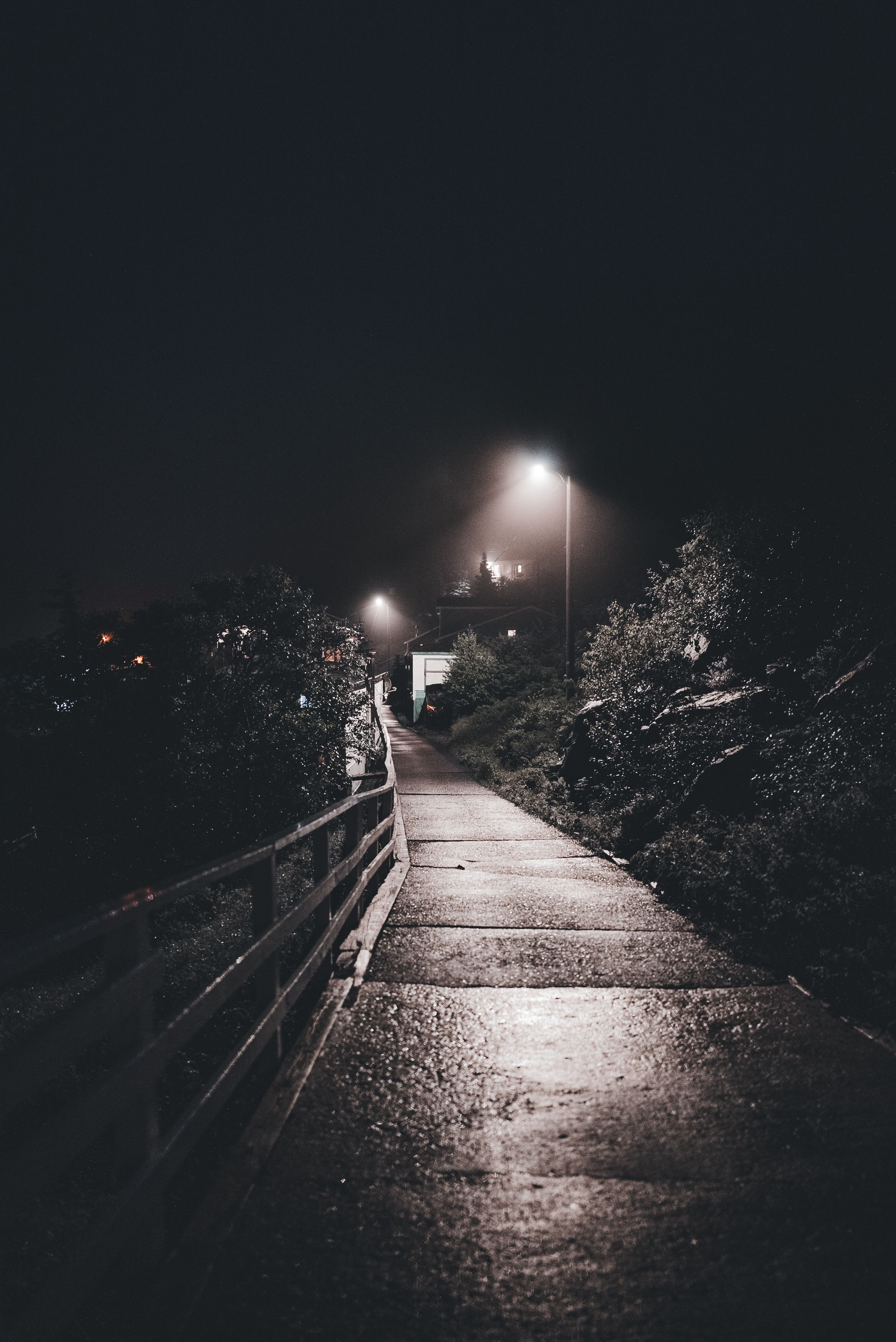 Wet Concrete Walkway at Night · Free Stock Photo
