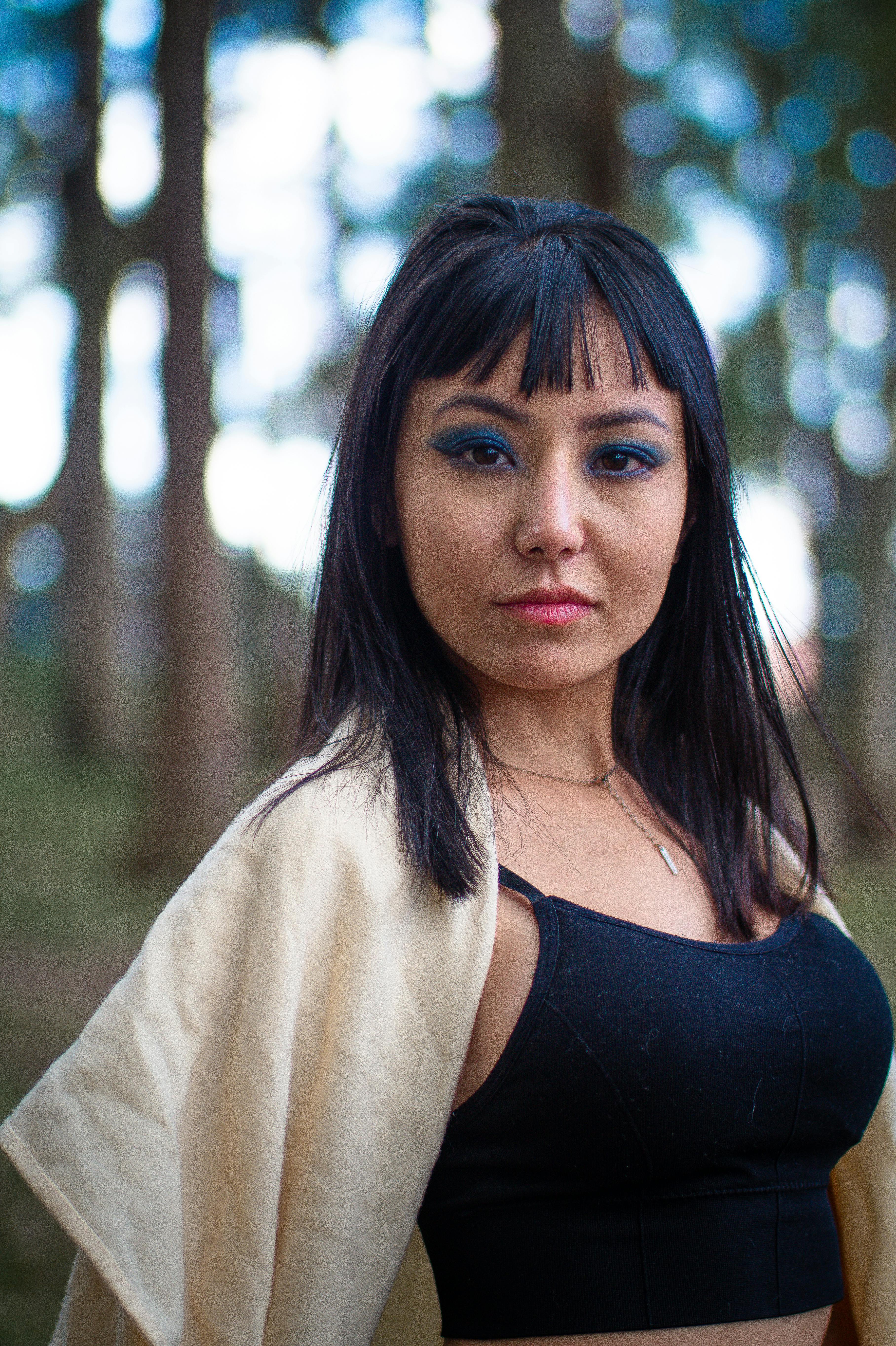 Foto profissional gratuita de árvores, asian, girl, morena, mulher, mulher caucasiana, nature ...