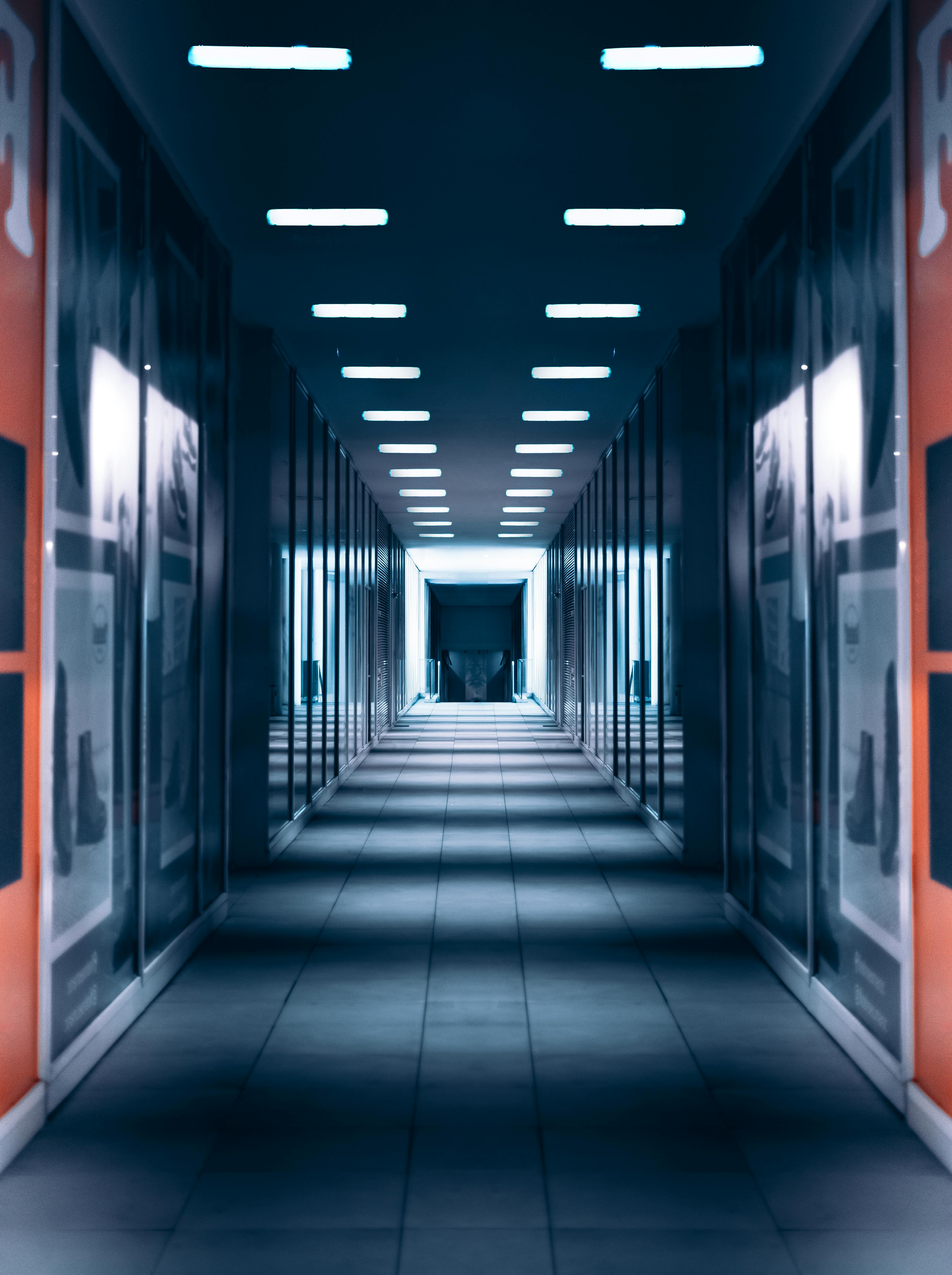 Corridor of Building · Free Stock Photo