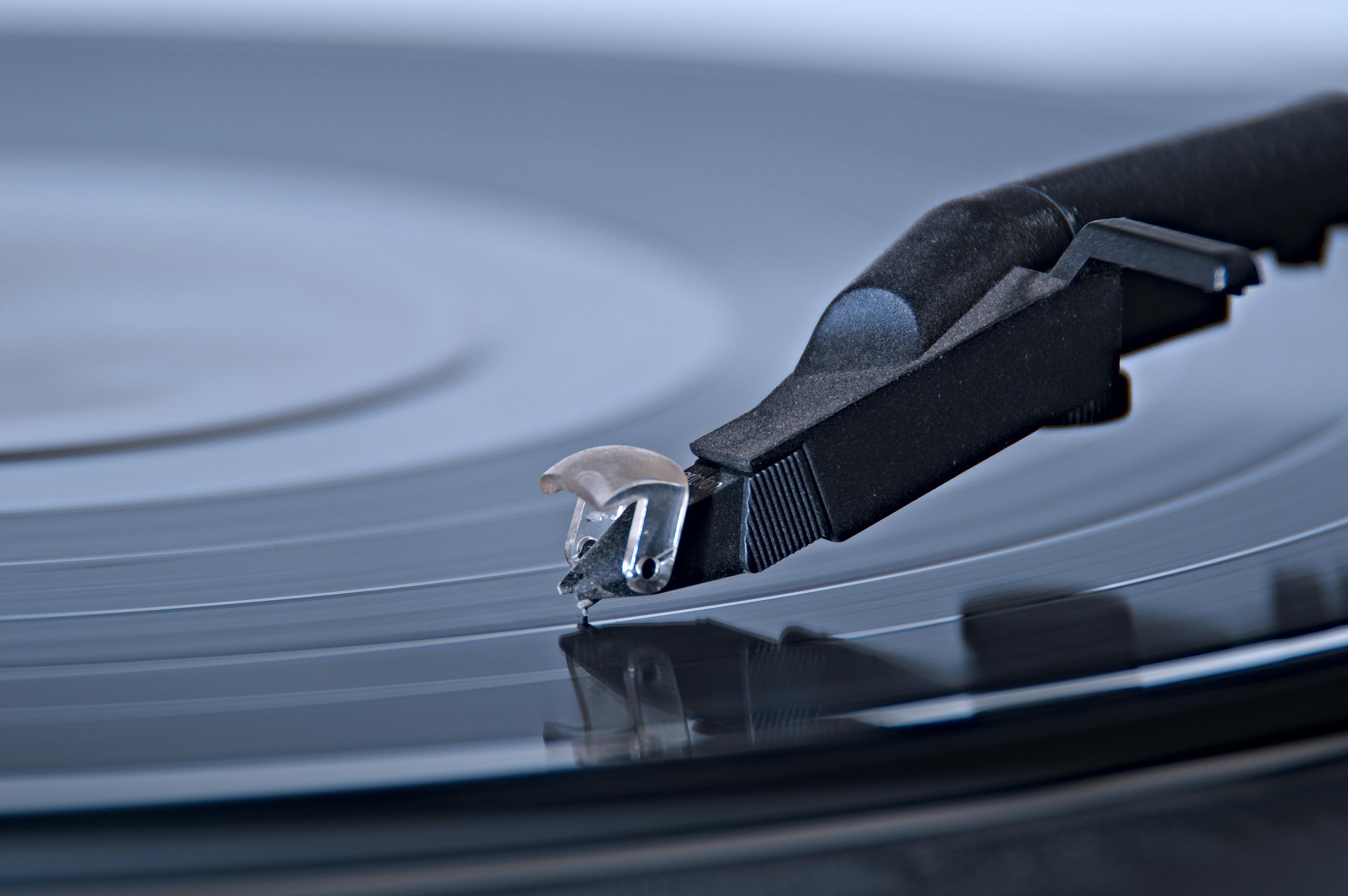 Disk on Gramophone · Free Stock Photo