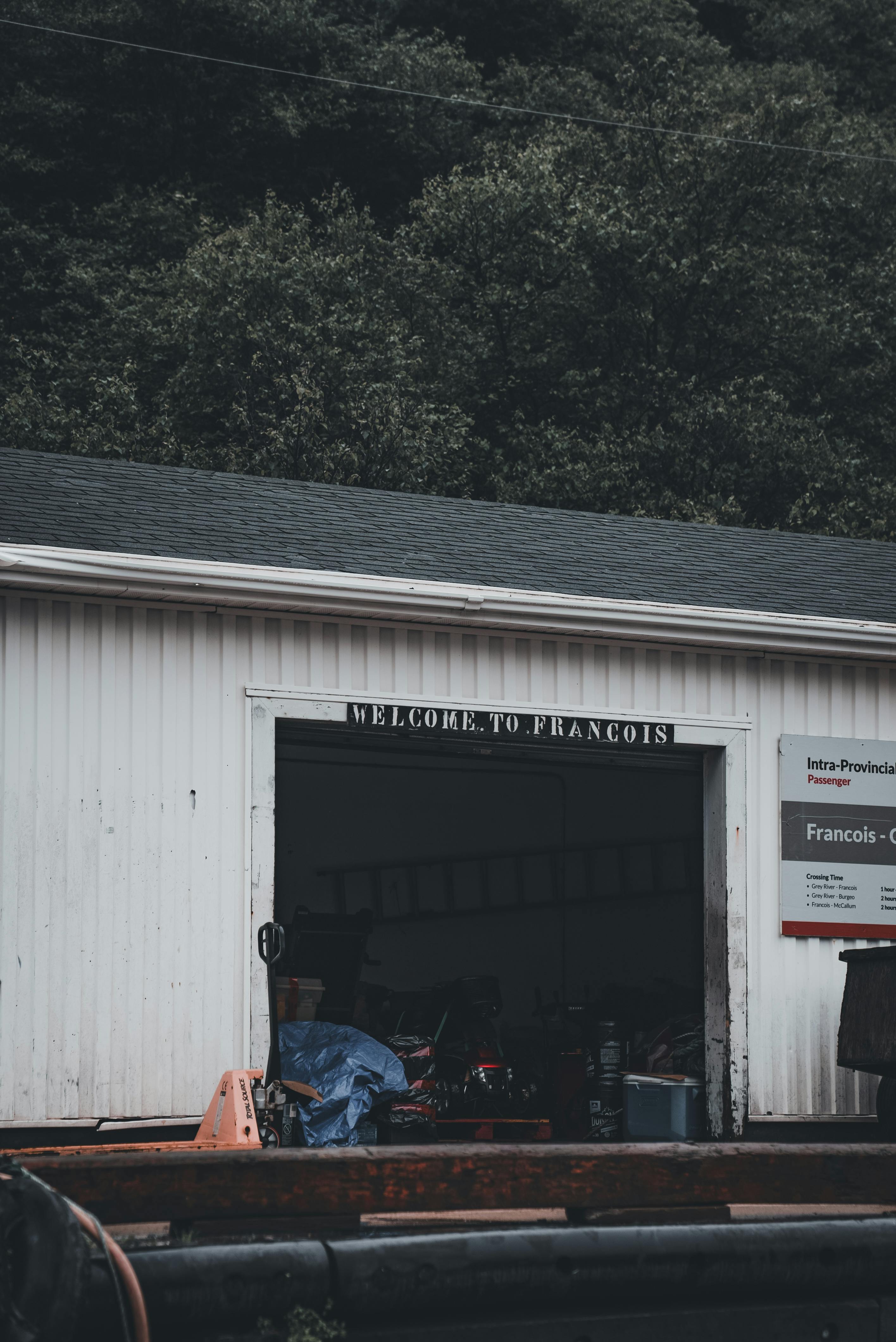 Welcome Sign on Warehouse · Free Stock Photo