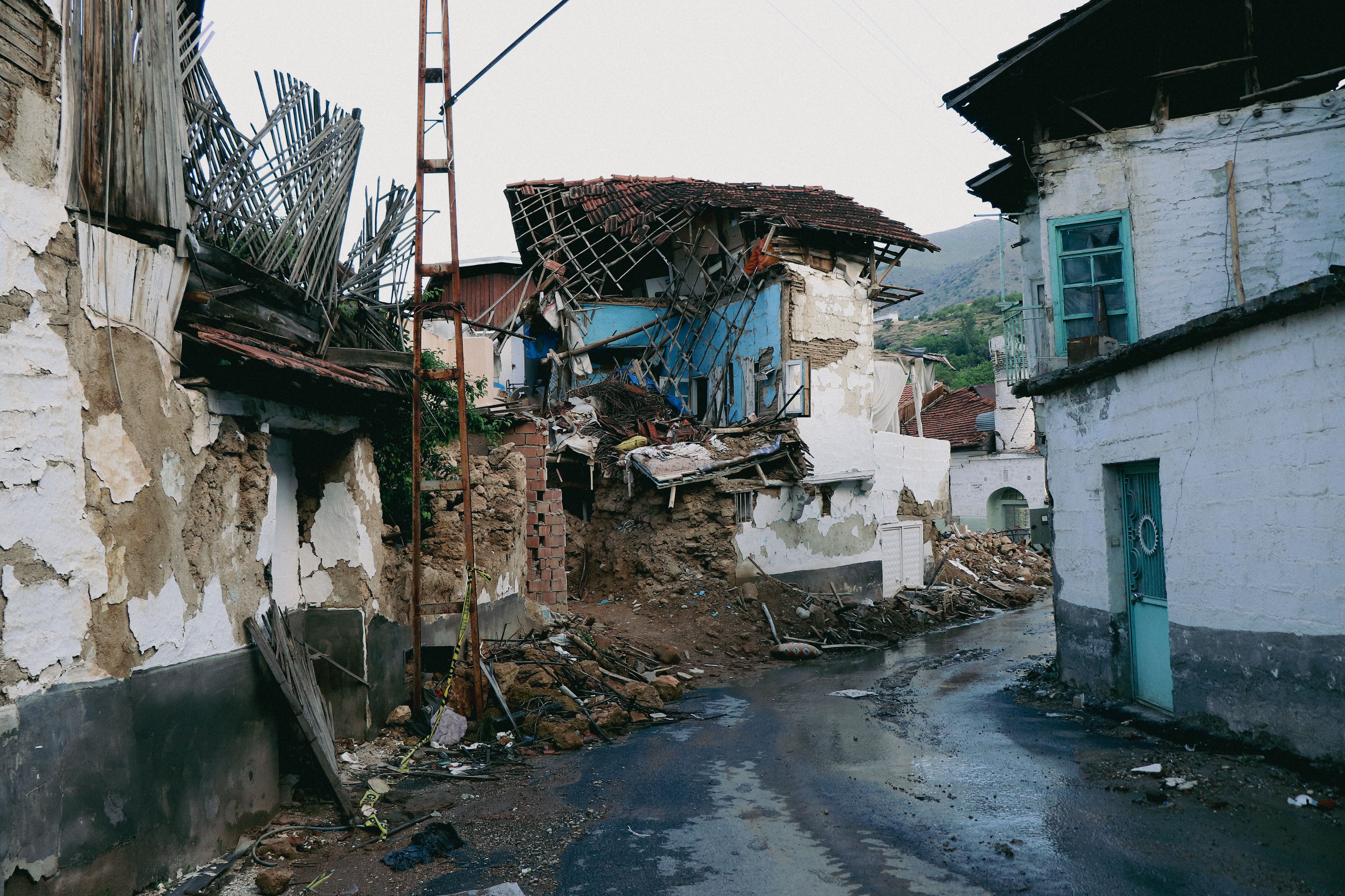 Foto de stock gratuita sobre abandonado, actividad sísmica, afueras ...
