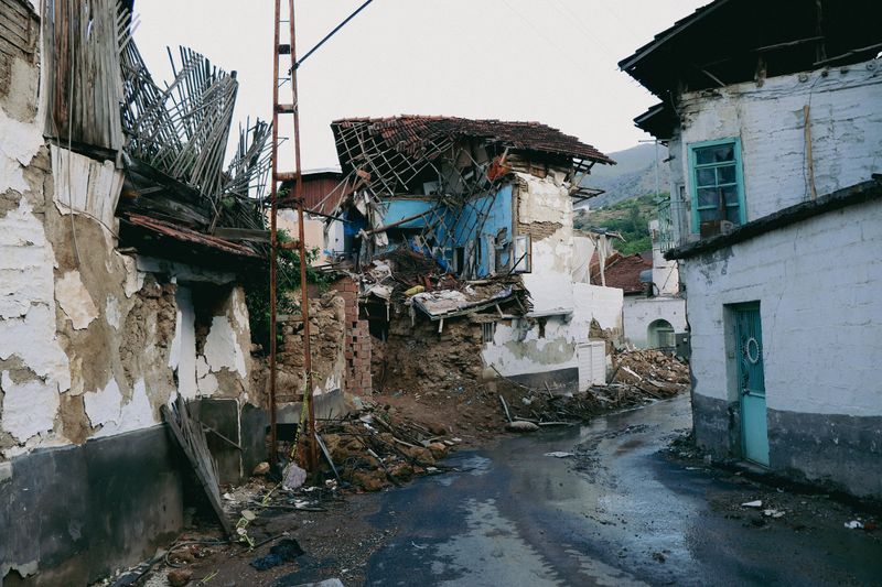 Collapsed Houses Photos, Download The BEST Free Collapsed Houses Stock ...