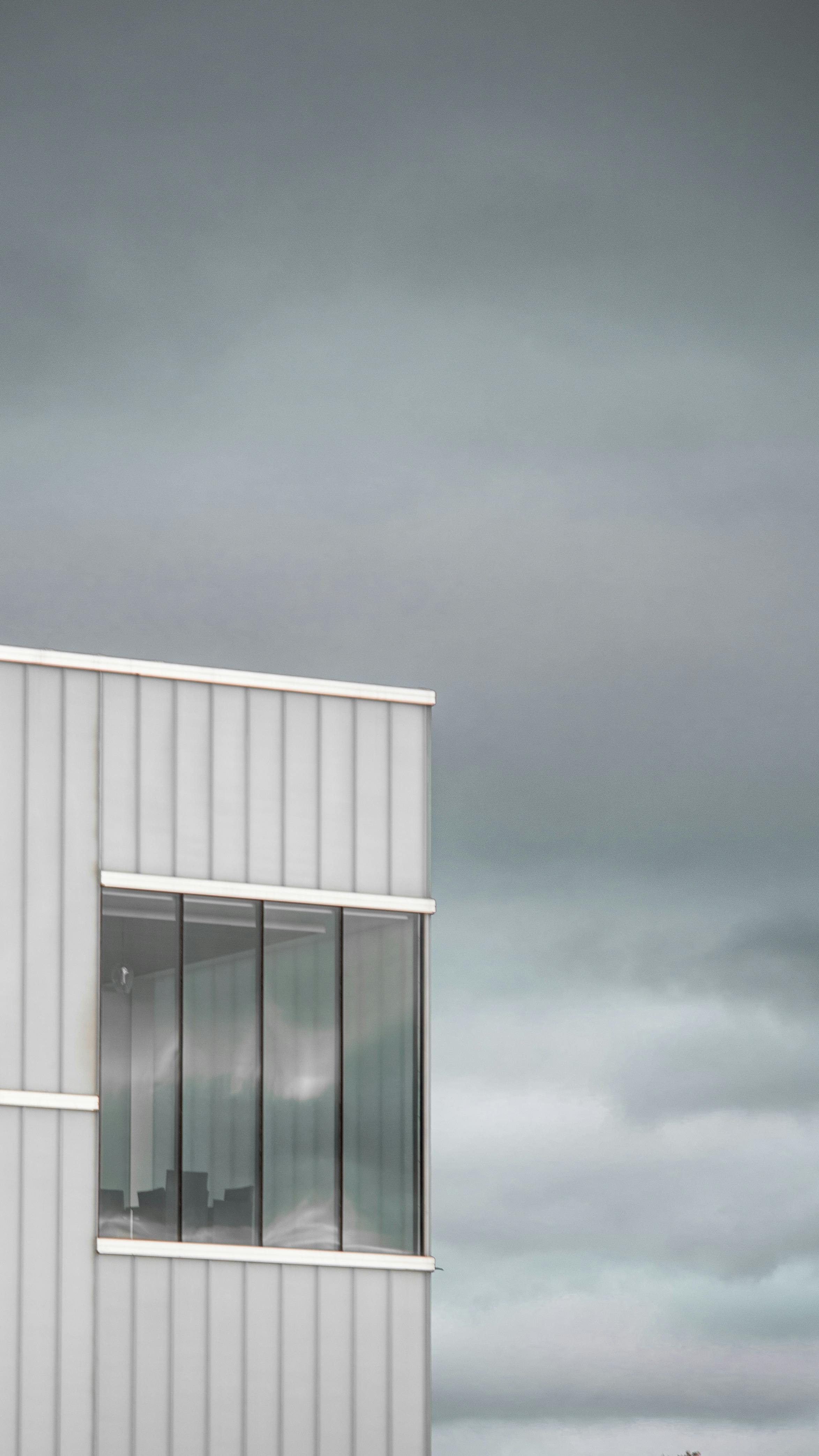 Overcast over Building Corner · Free Stock Photo