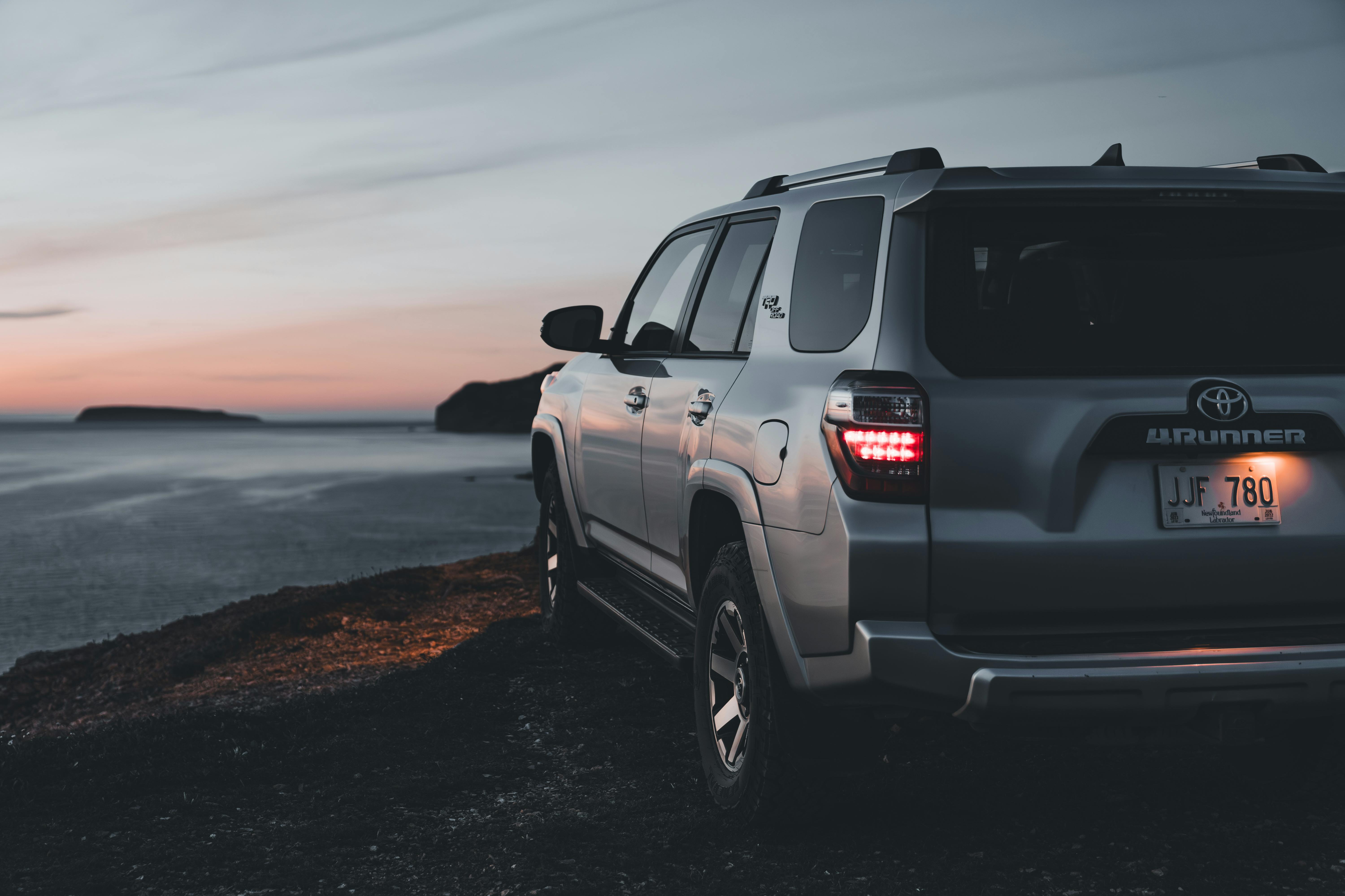 Toyota 4Runner at Dusk · Free Stock Photo