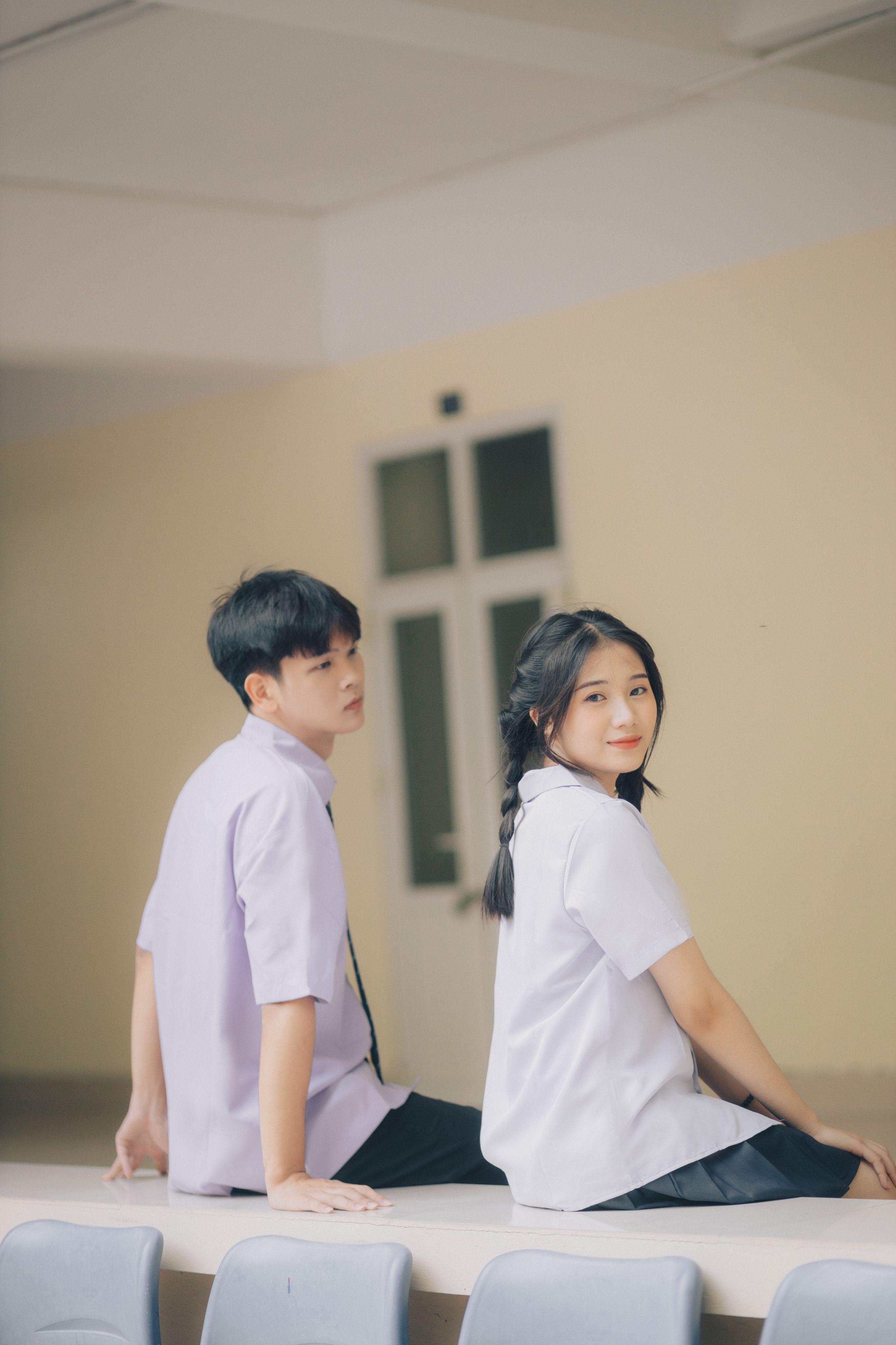 Woman And Man Turn Their Backs Photos, Download The BEST Free Woman And ...