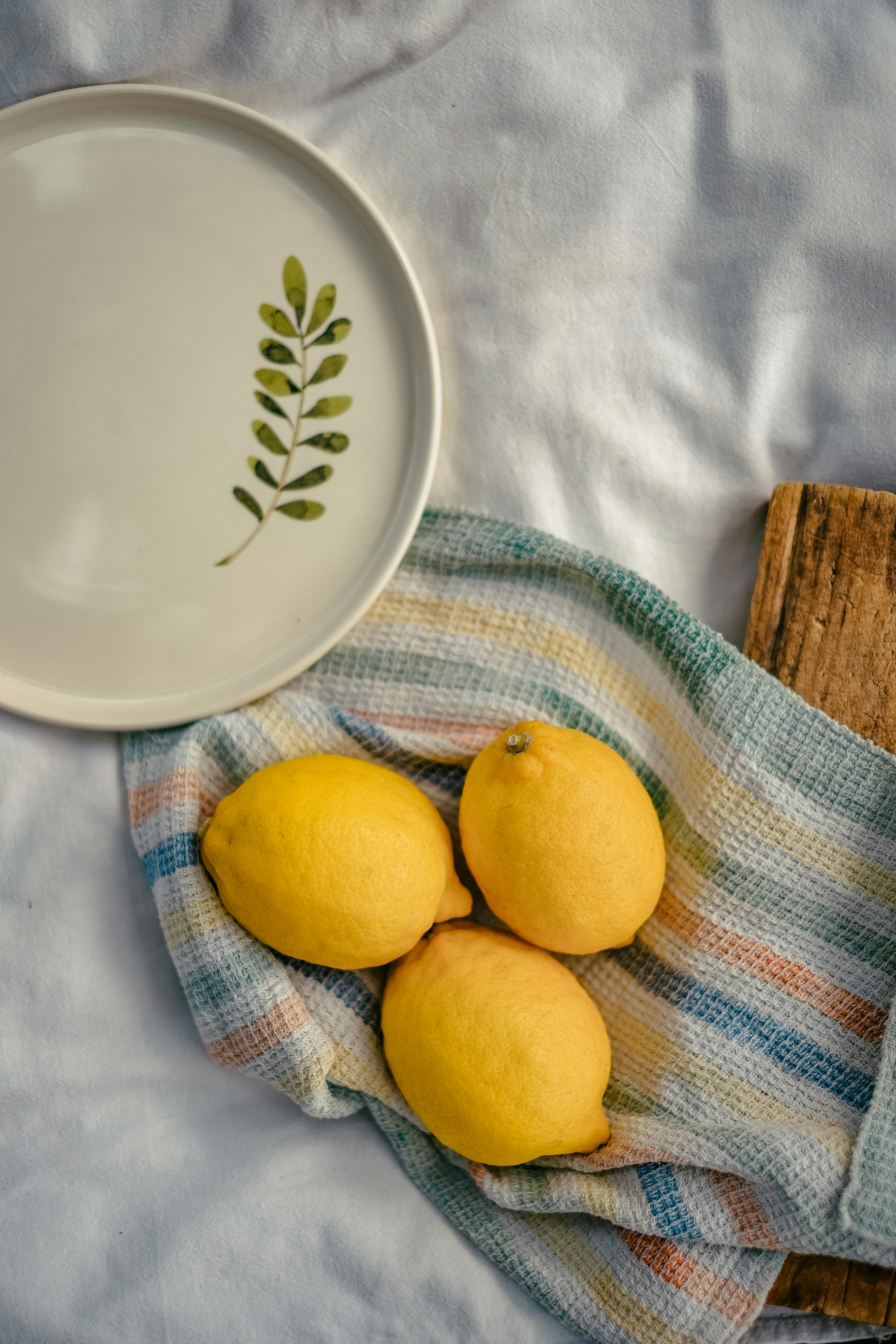 Lemons on Cloth · Free Stock Photo
