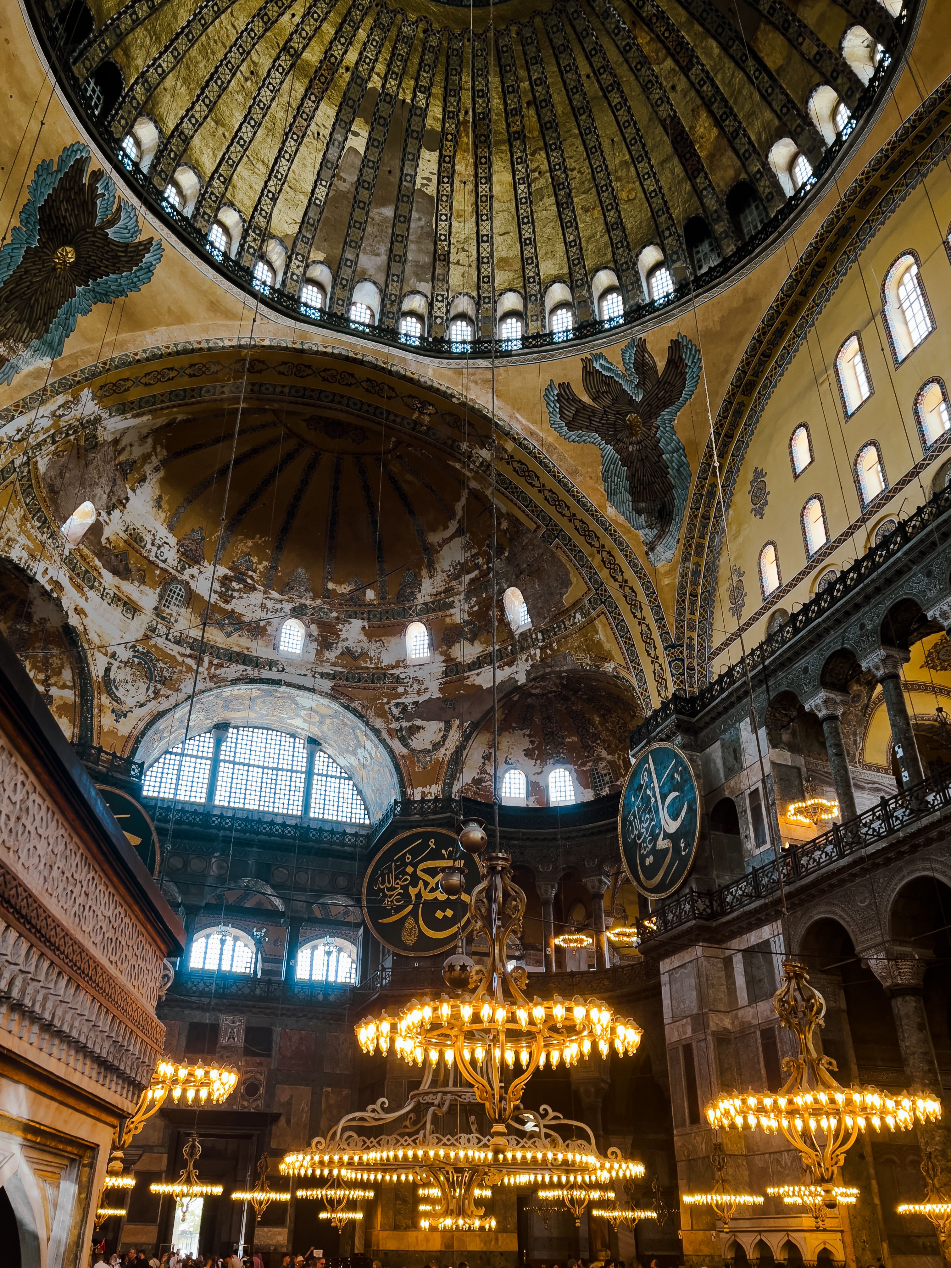 An Arched Shaped Doorway Entrance to the Grand Mosque · Free Stock Photo