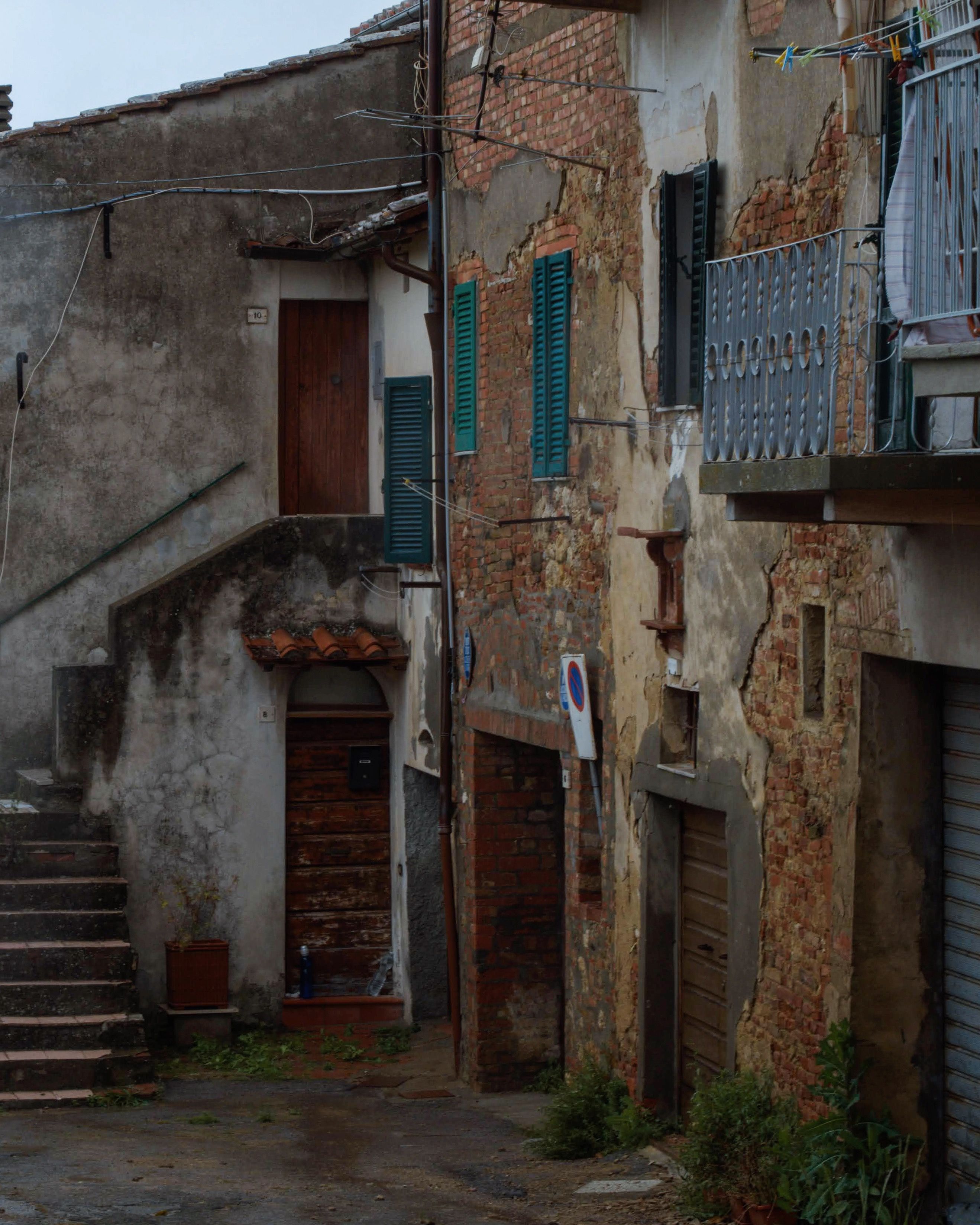 Damaged Building Wall in Town · Free Stock Photo