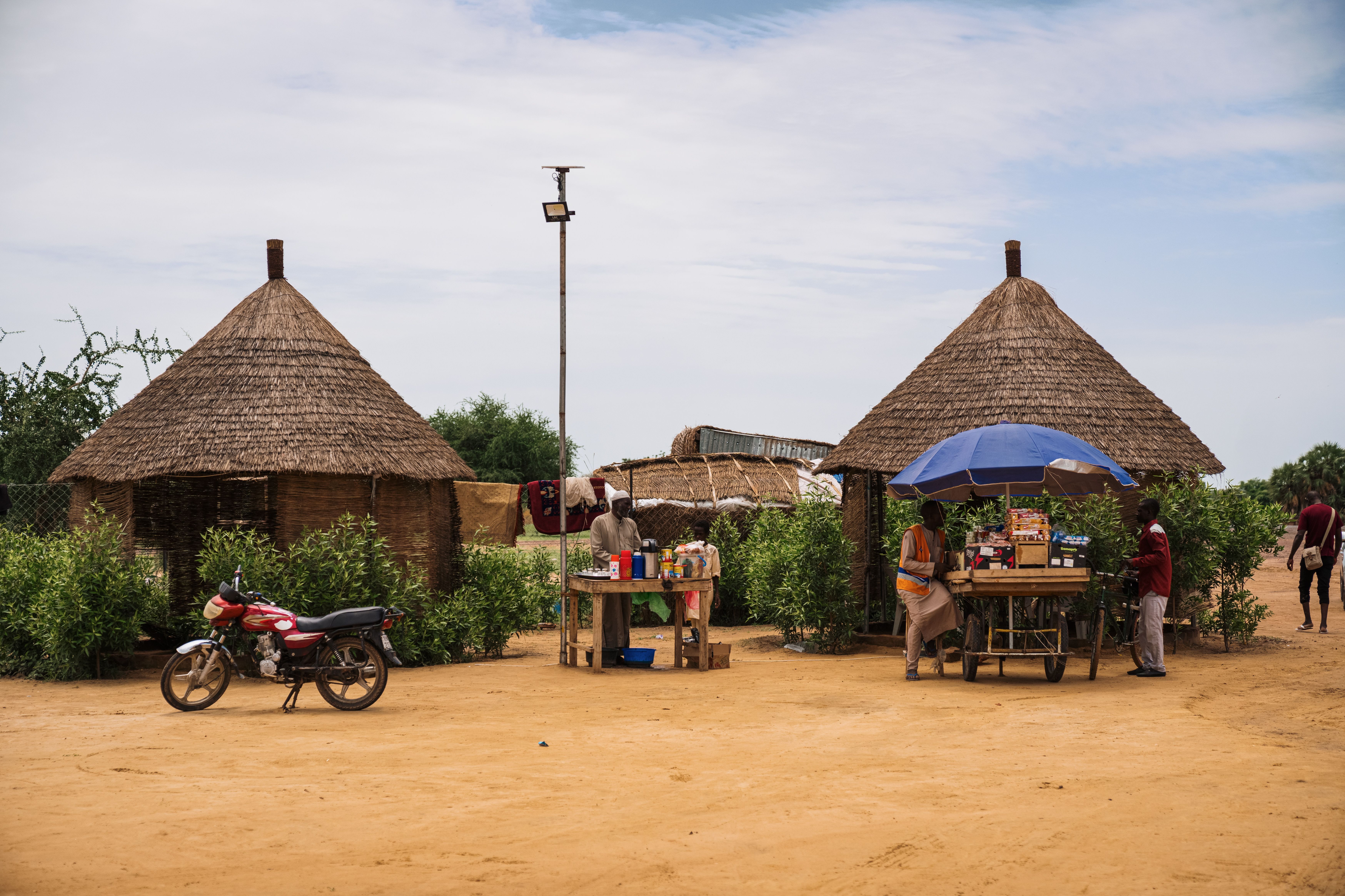 Stalls on Sandy Street in Abuja · Free Stock Photo