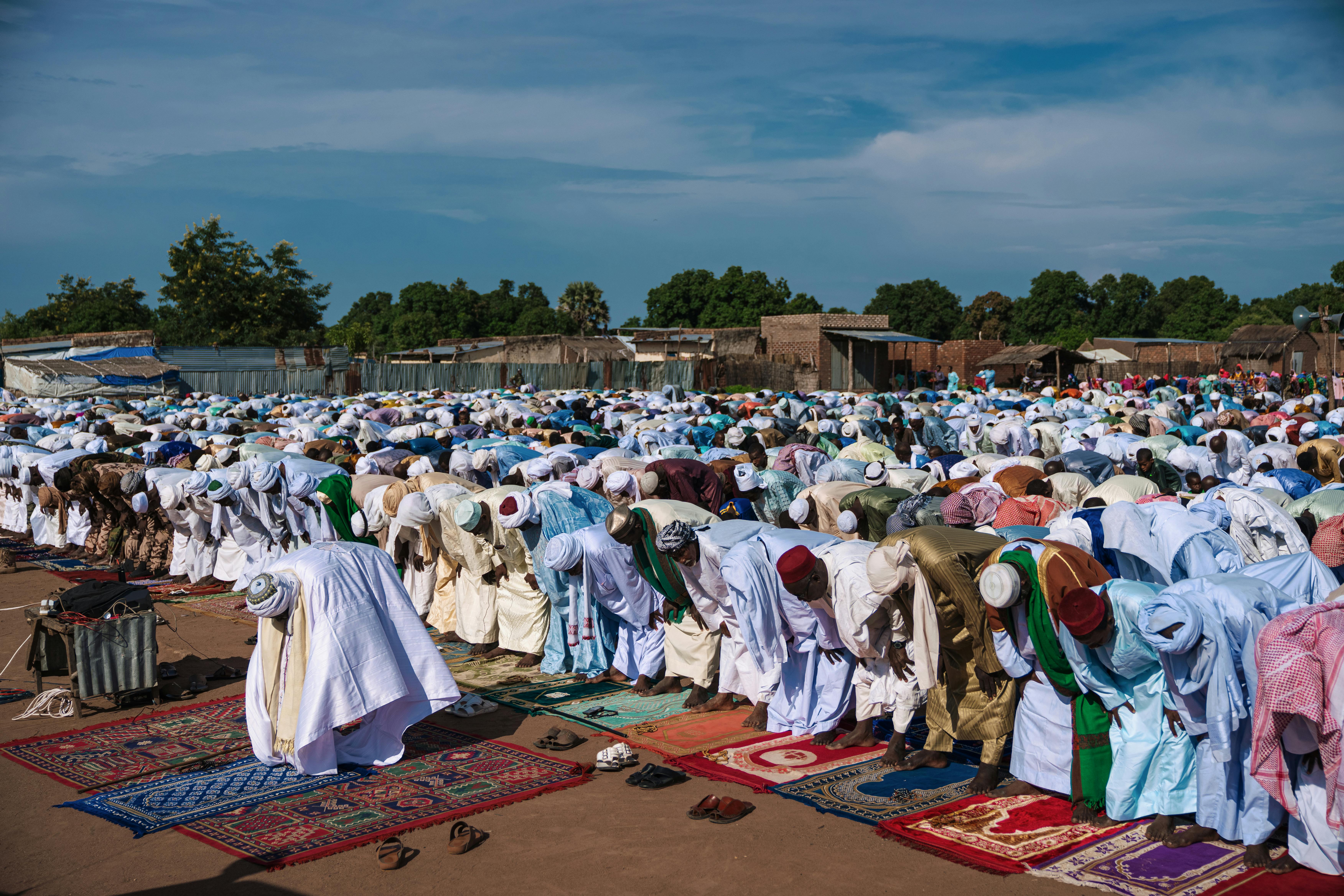 Crowd Bowing and Praying · Free Stock Photo
