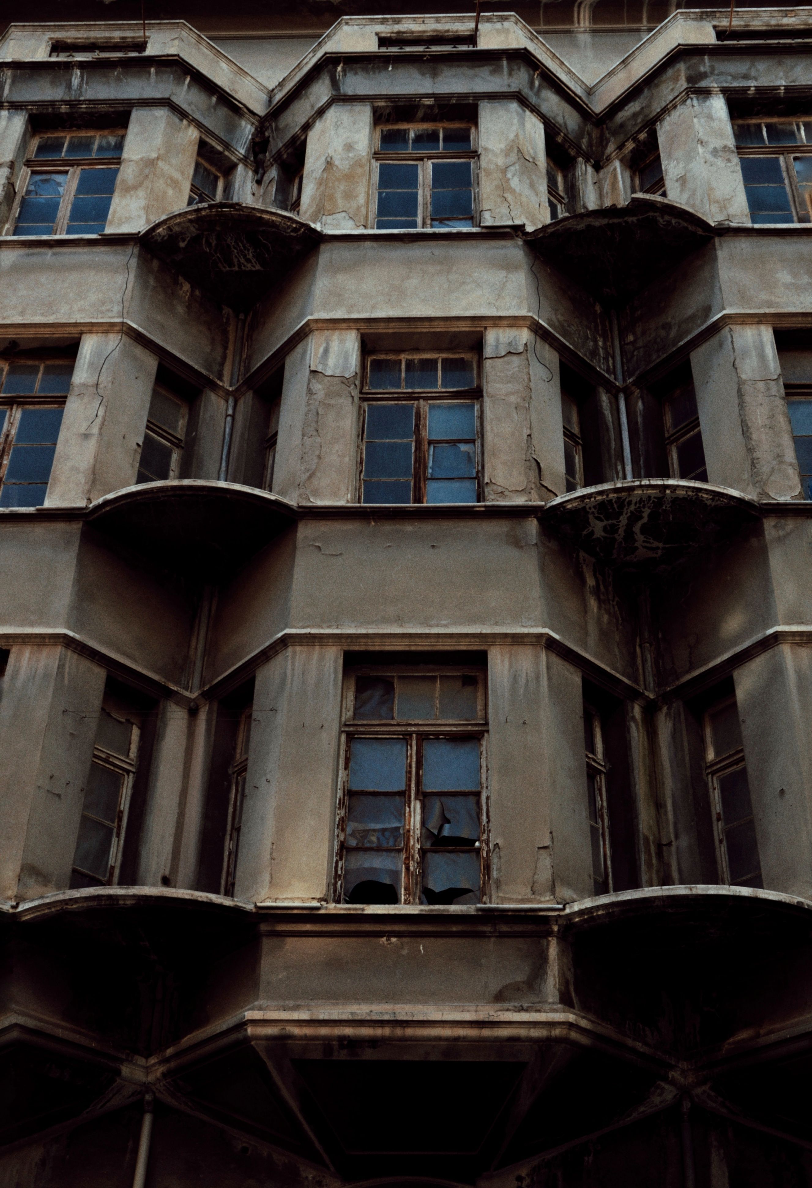Decaying Building in Istanbul · Free Stock Photo