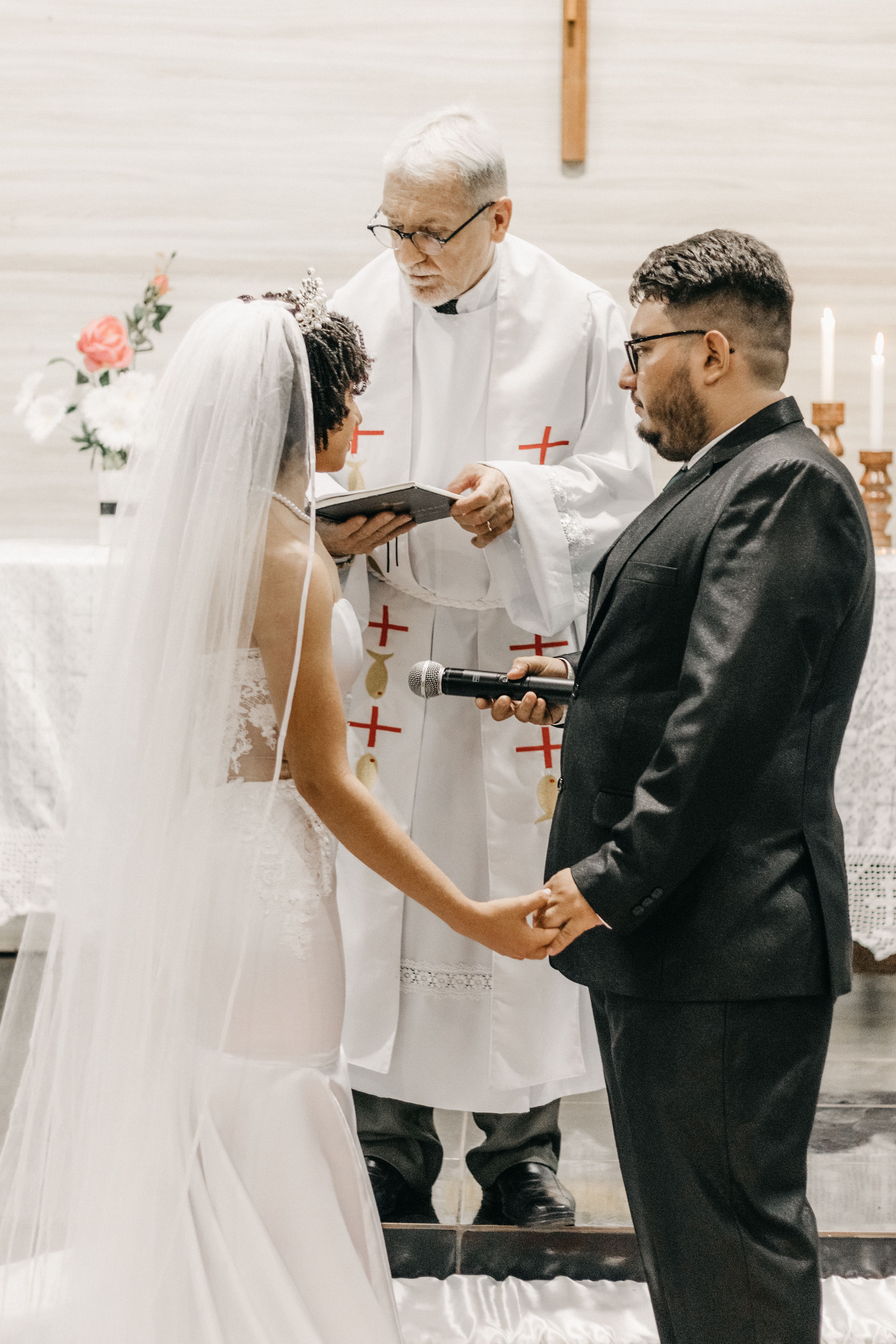 Wedding Couple At Alter Photos, Download The BEST Free Wedding Couple ...