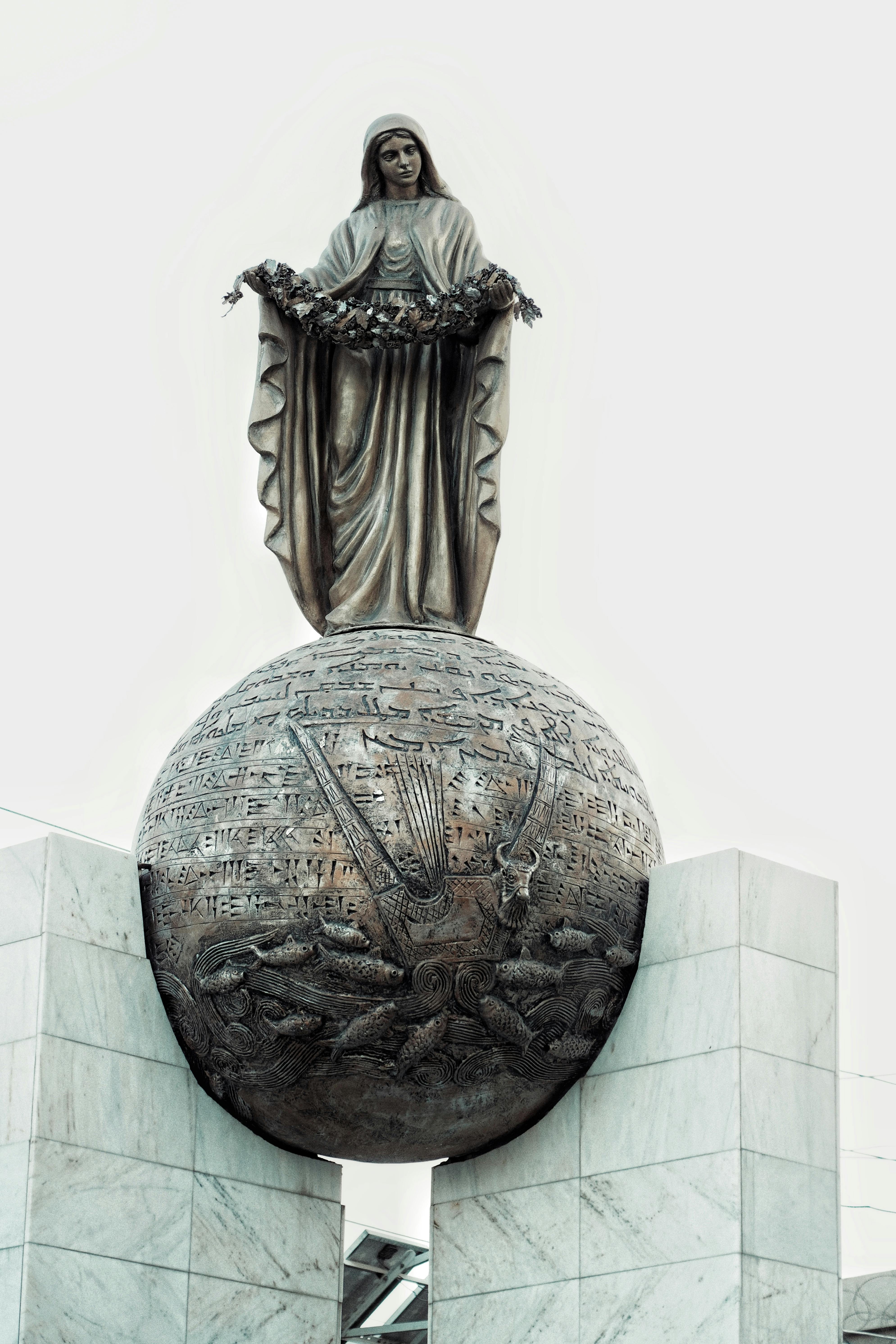 Statue · Free Stock Photo