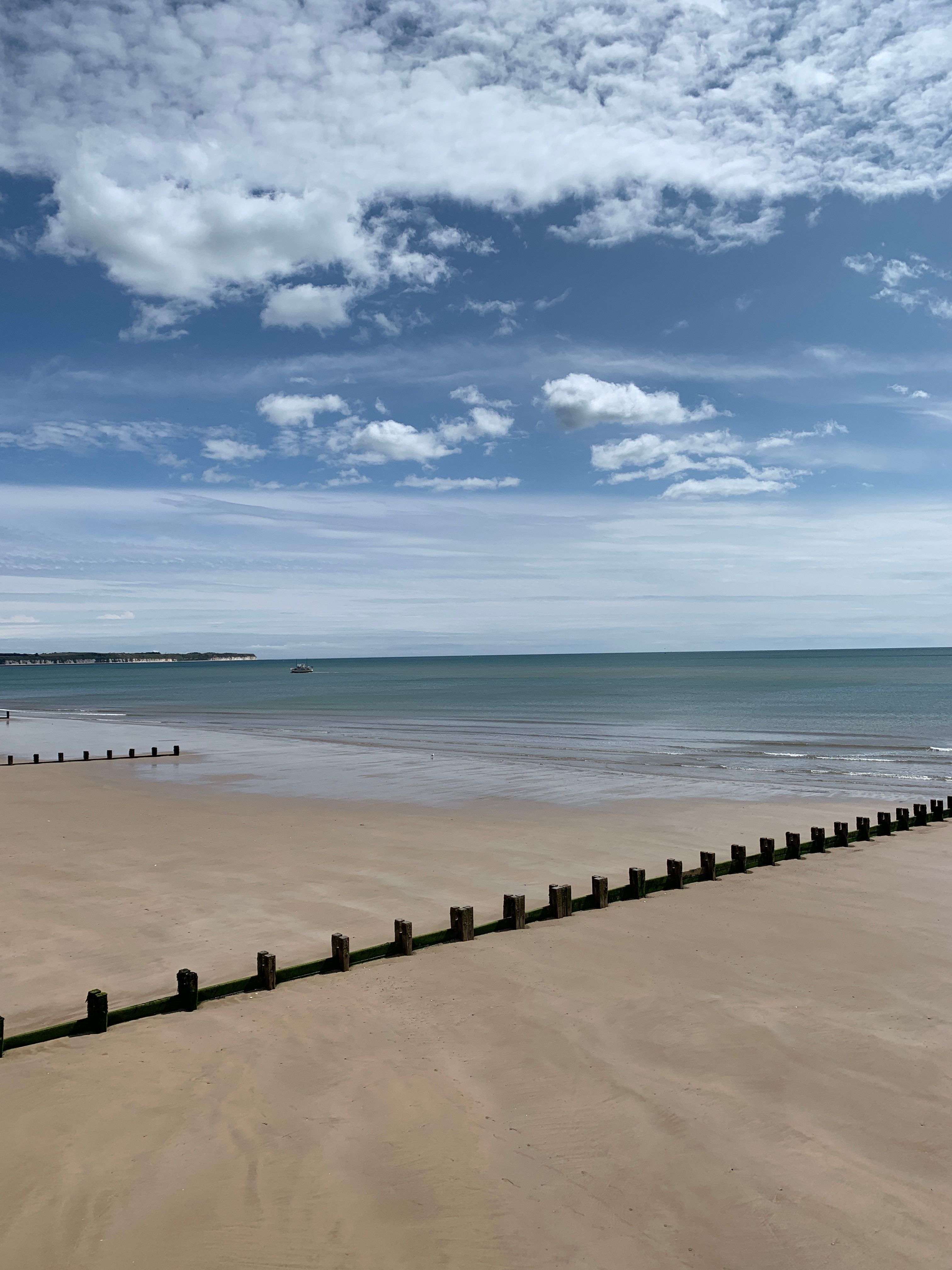 Breakwater on Beach · Free Stock Photo