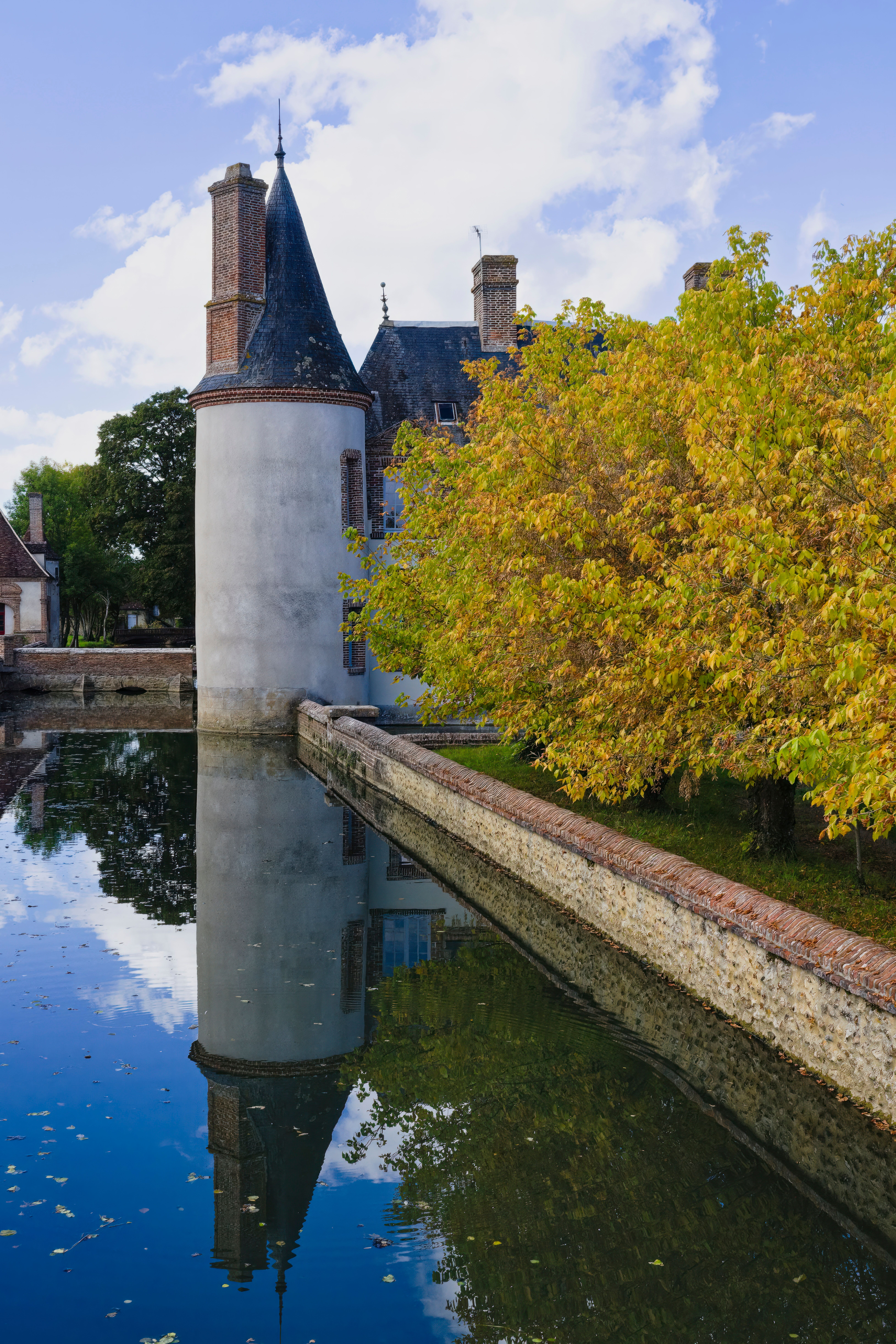 Tower of Grandchamp Castle by the Ouanne River · Free Stock Photo