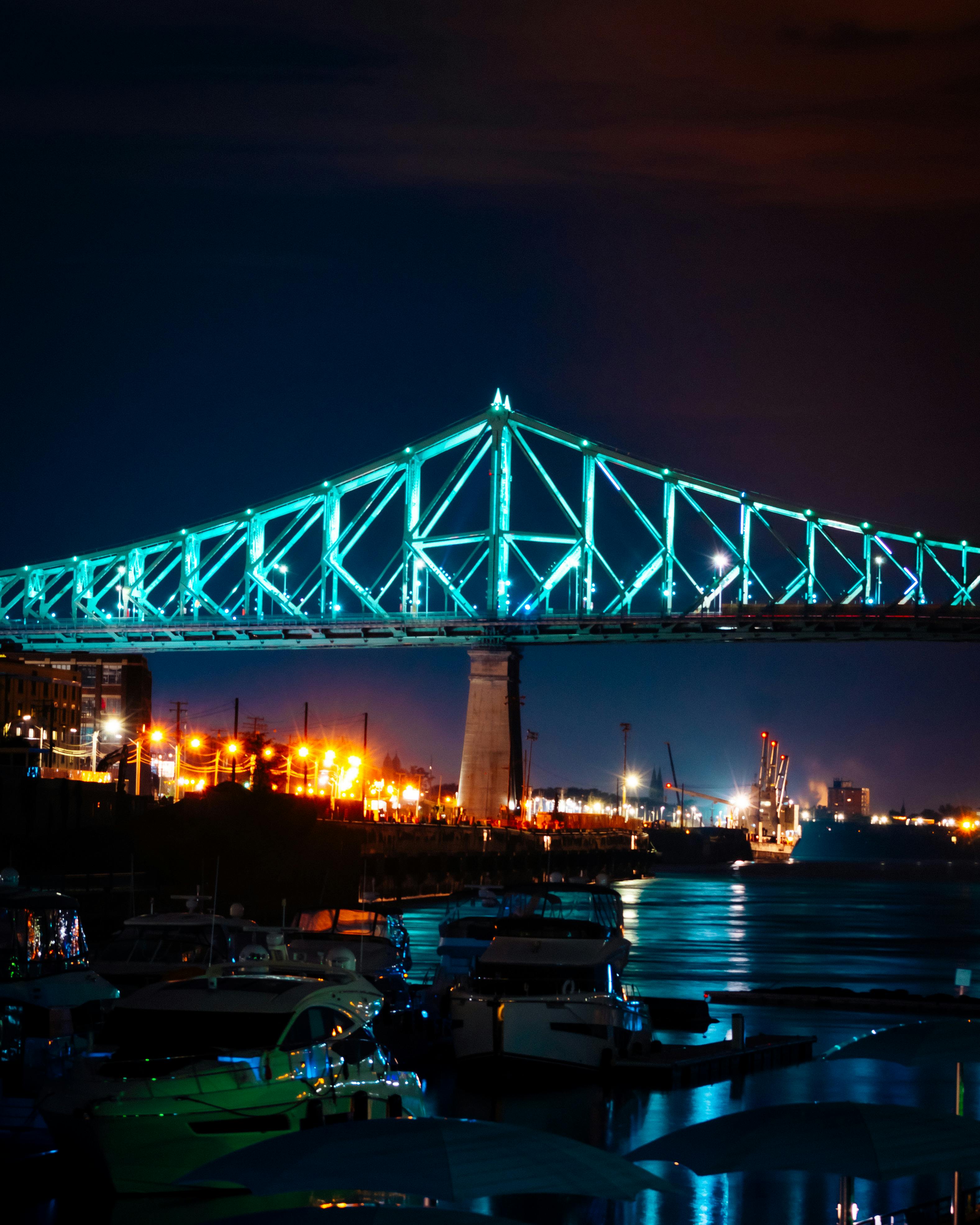 City Lit Up at Night · Free Stock Photo