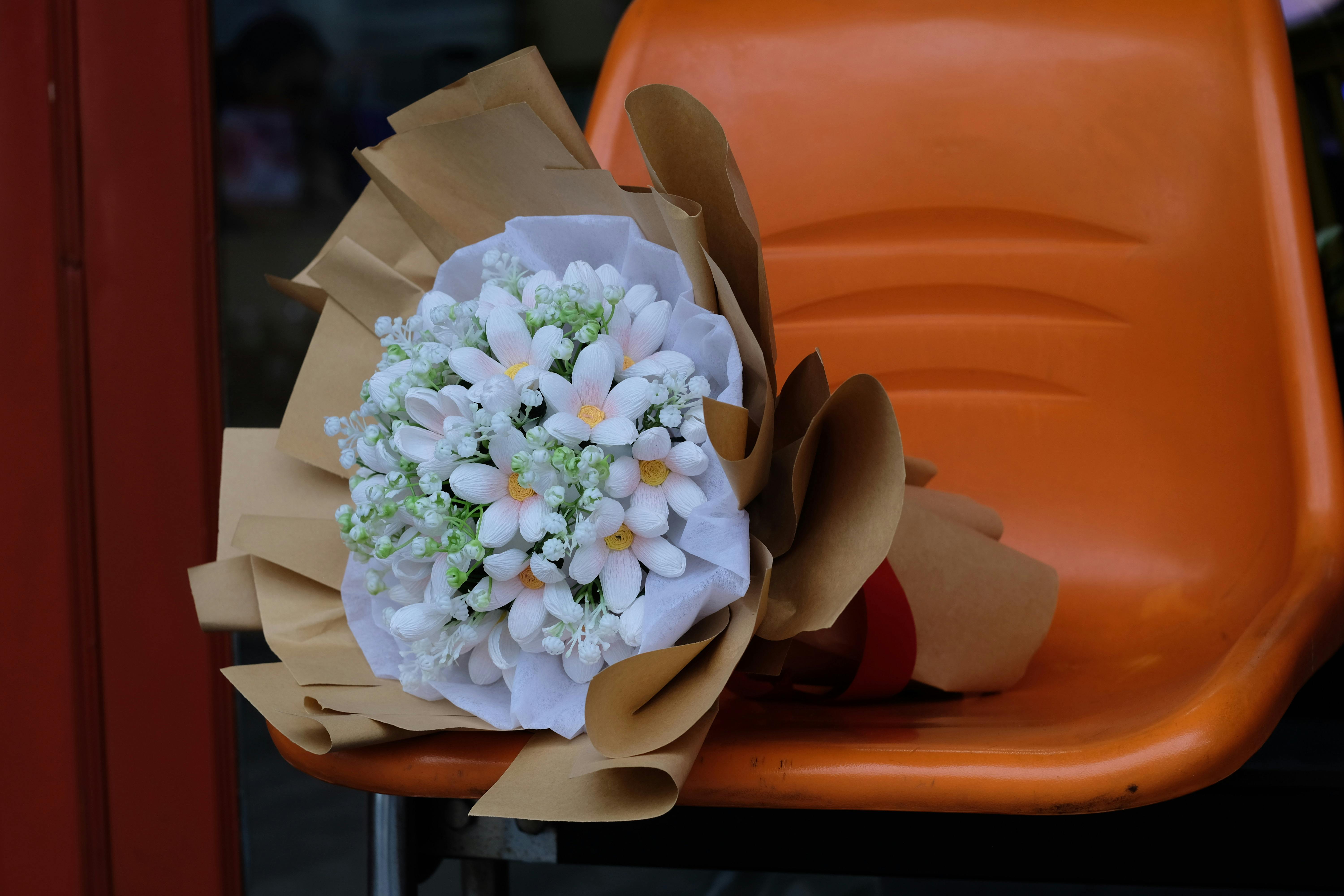 Paper Handout Photos, Download The BEST Free Paper Handout Stock Photos ...