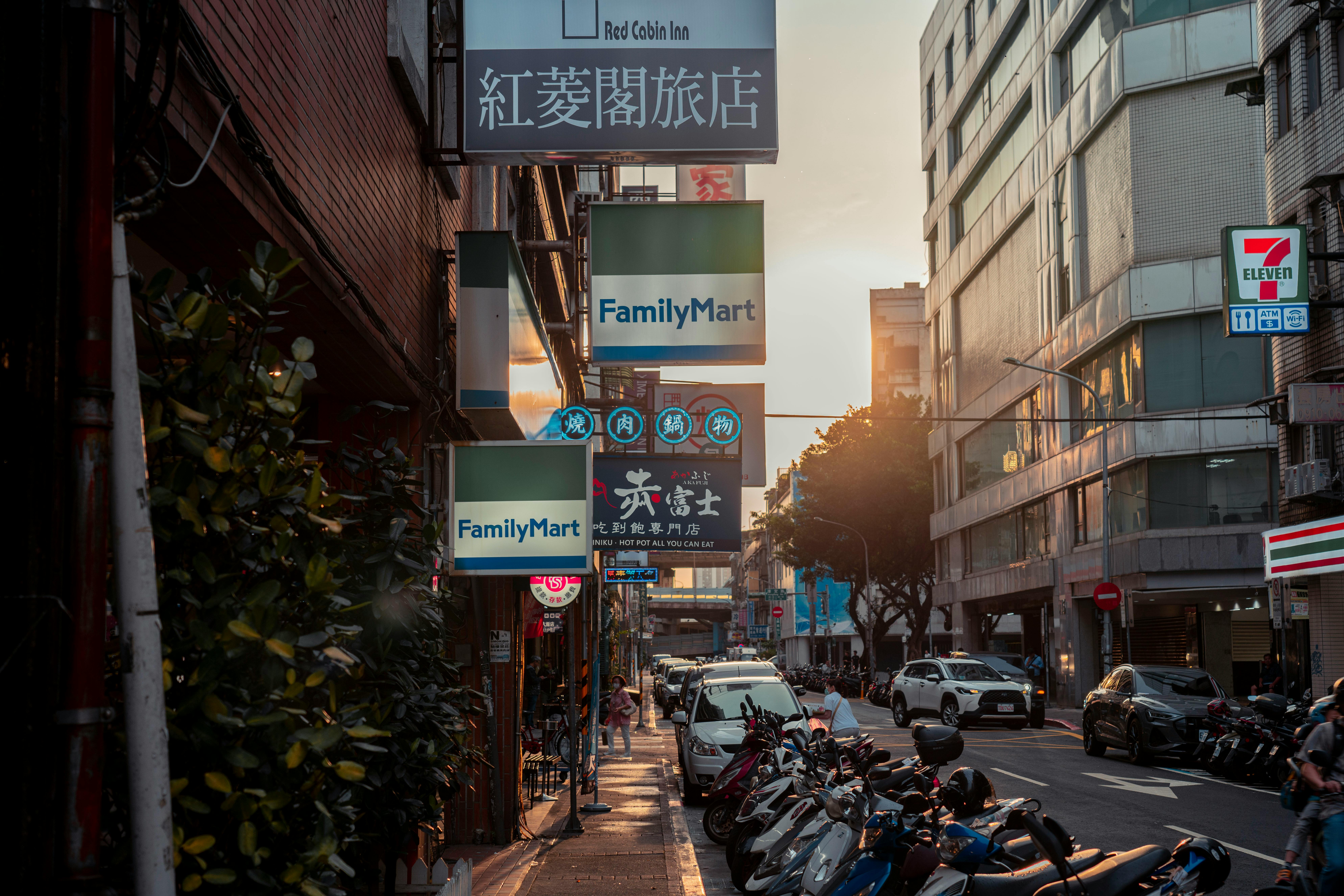 Signs in Downtown · Free Stock Photo