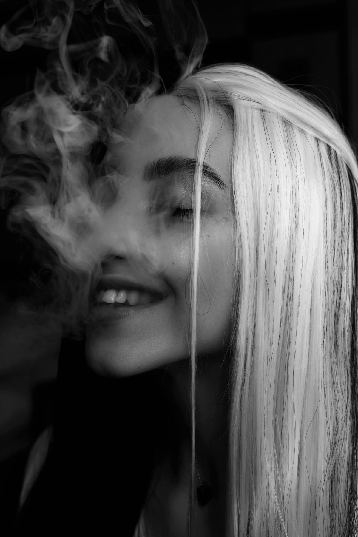 Blonde Girl Smoking Photos, Download The BEST Free Blonde Girl Smoking ...