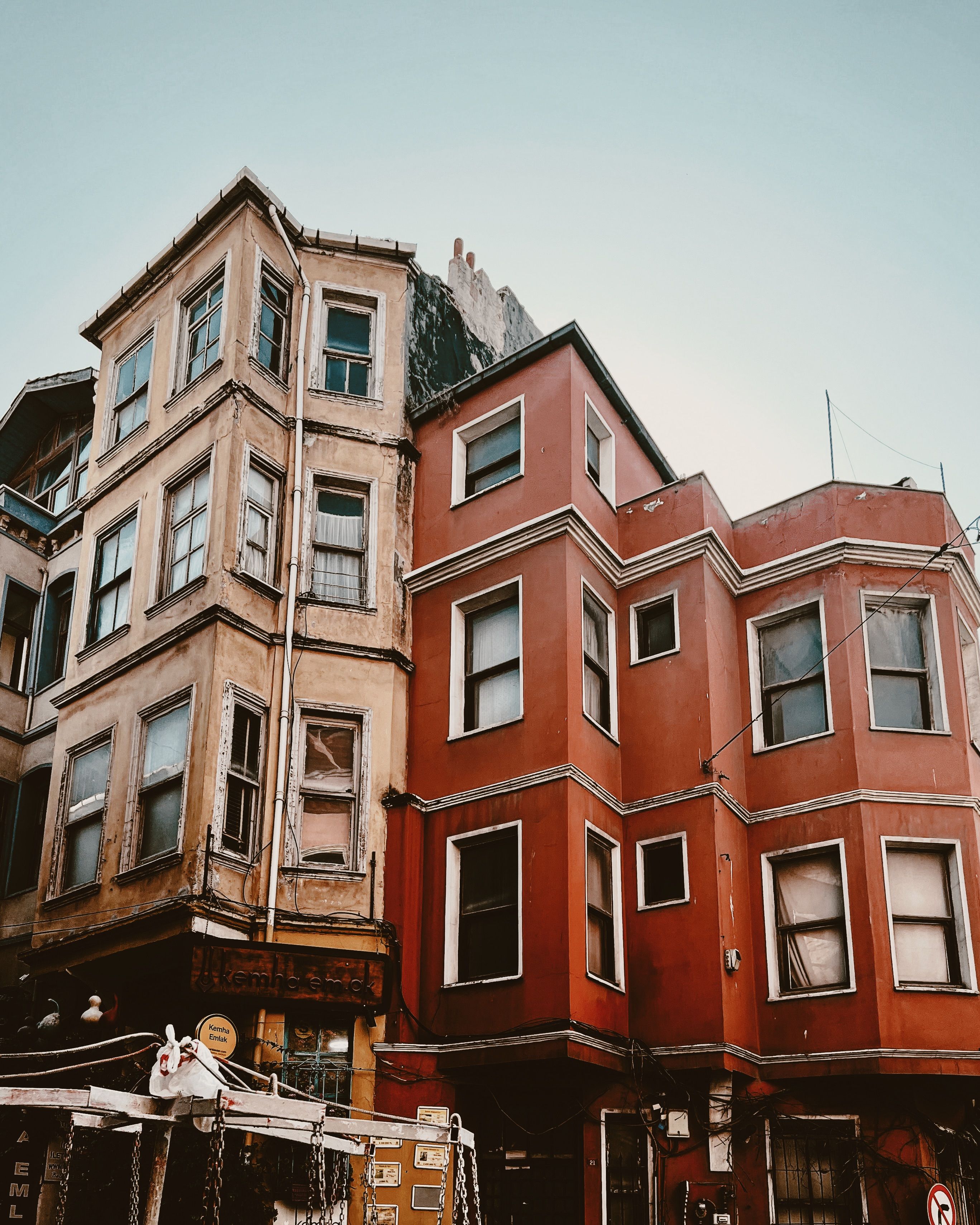 River and Vintage Buildings in Town · Free Stock Photo