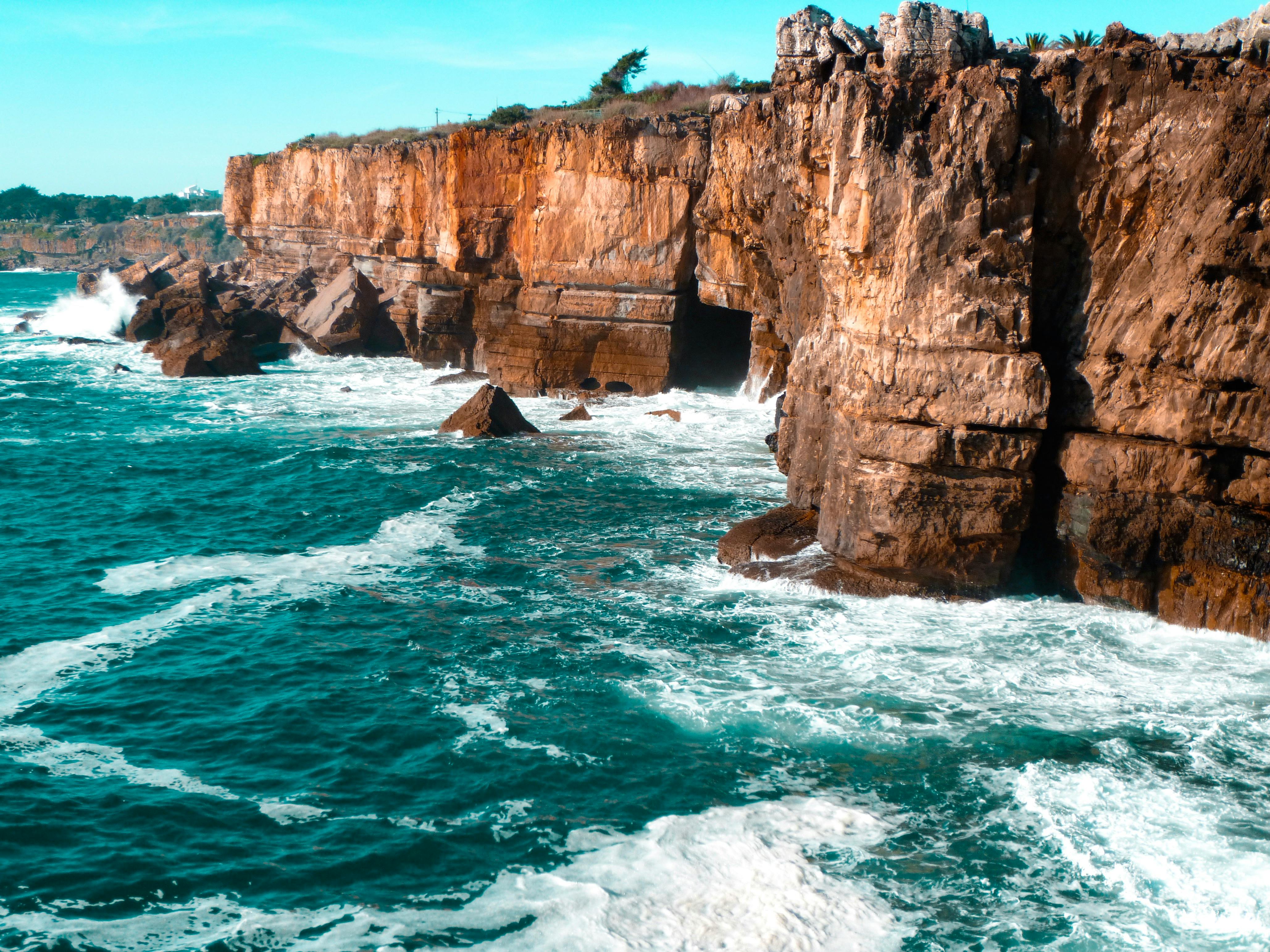 Kostenloses Foto zum Thema: draußen, felsen, felsenküste