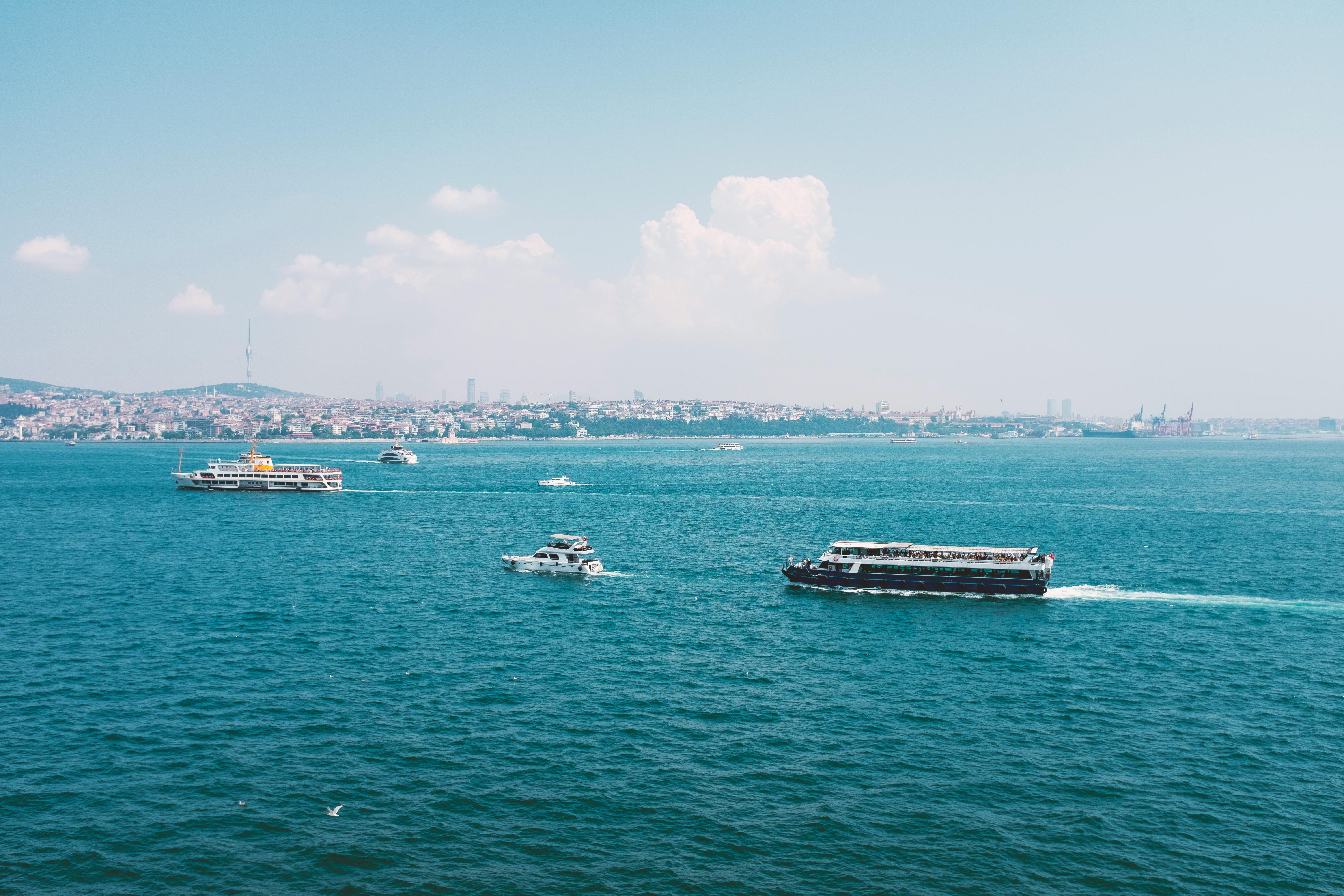 Sea Traffic Photos, Download The BEST Free Sea Traffic Stock Photos ...