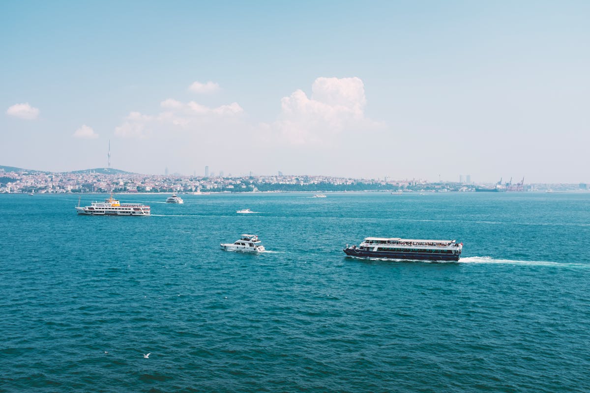 Sea Traffic Photos, Download The BEST Free Sea Traffic Stock Photos ...