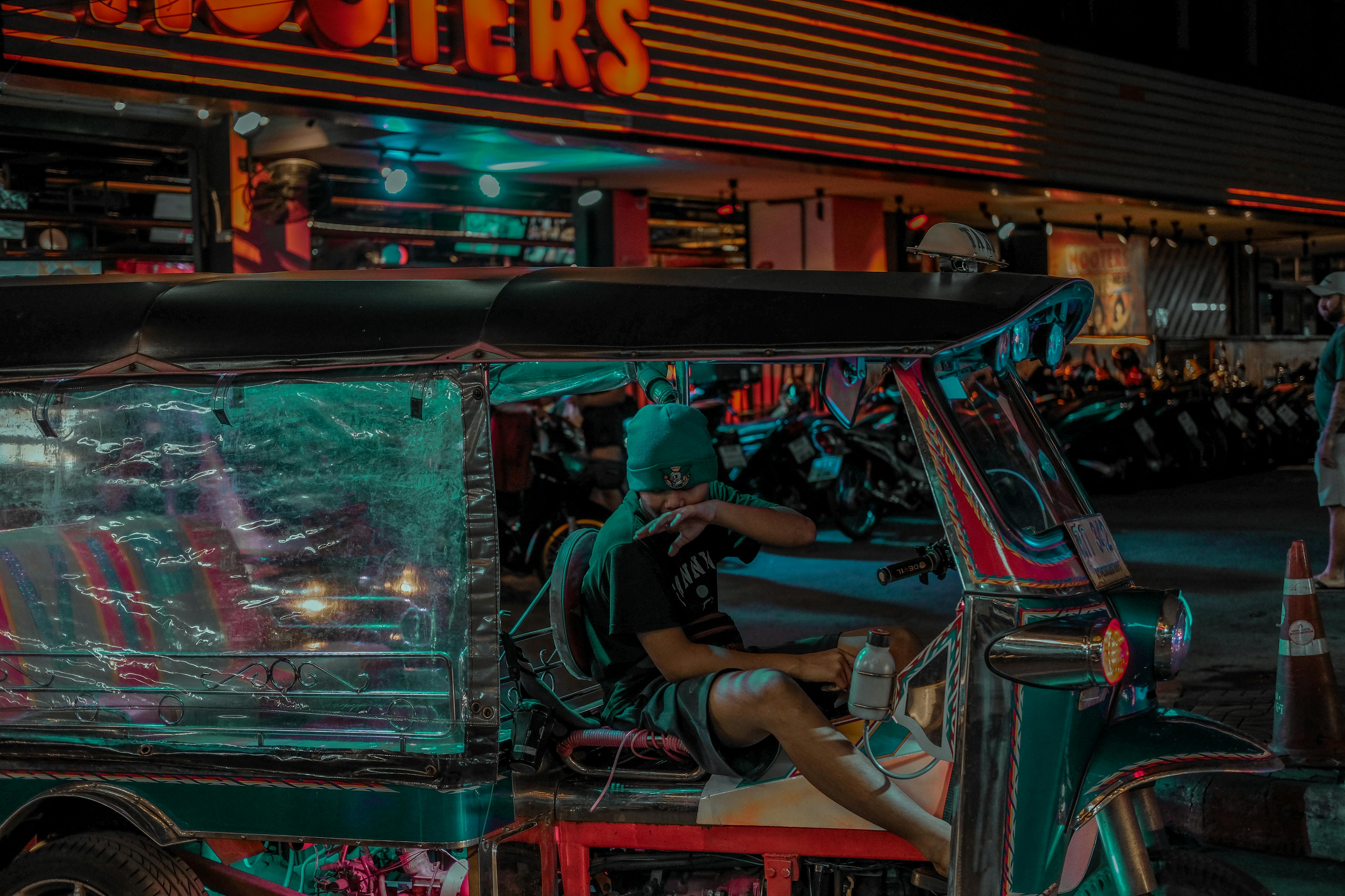 Dark Crowded Bar Photos, Download The BEST Free Dark Crowded Bar Stock ...