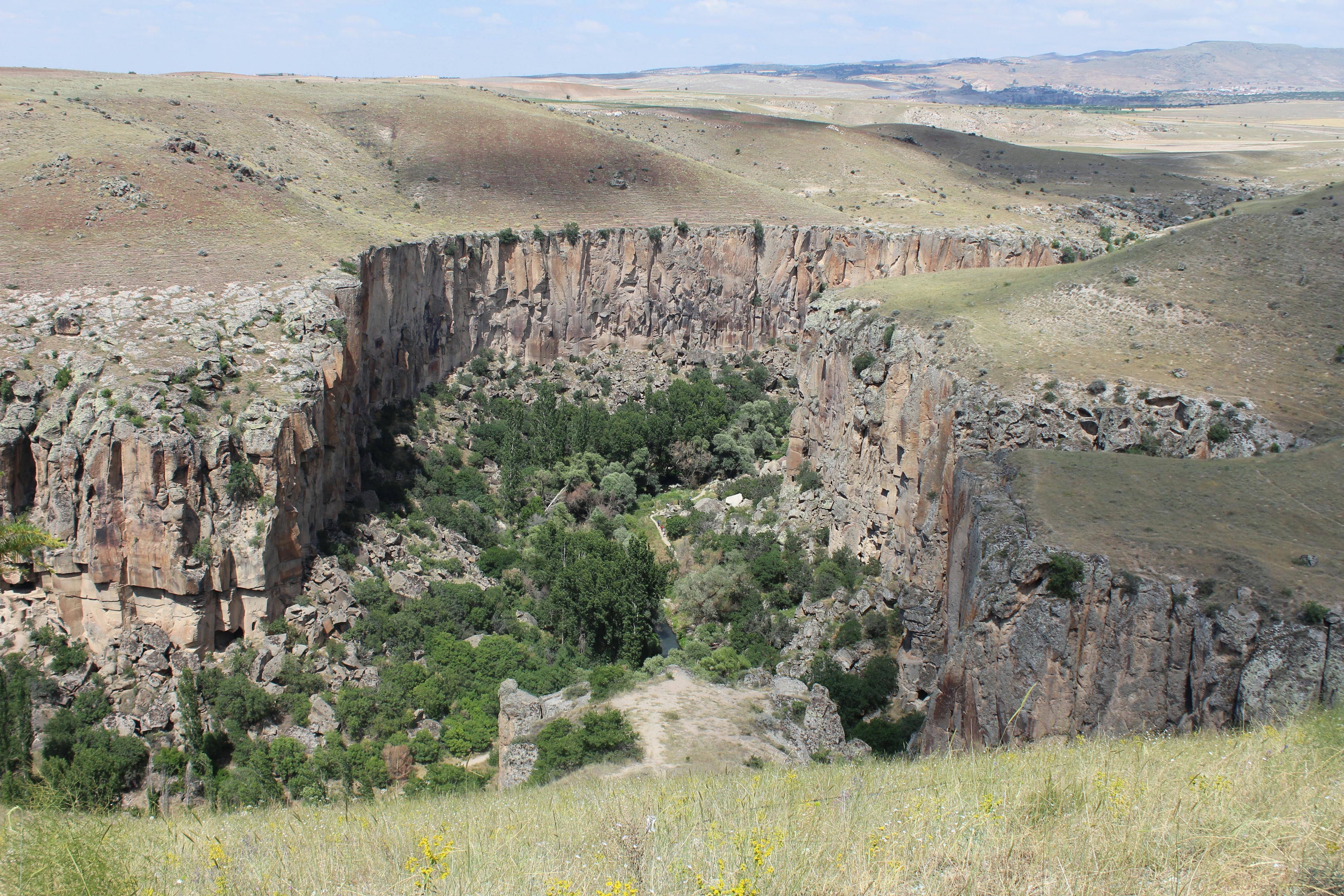 Rocks around Canyon · Free Stock Photo