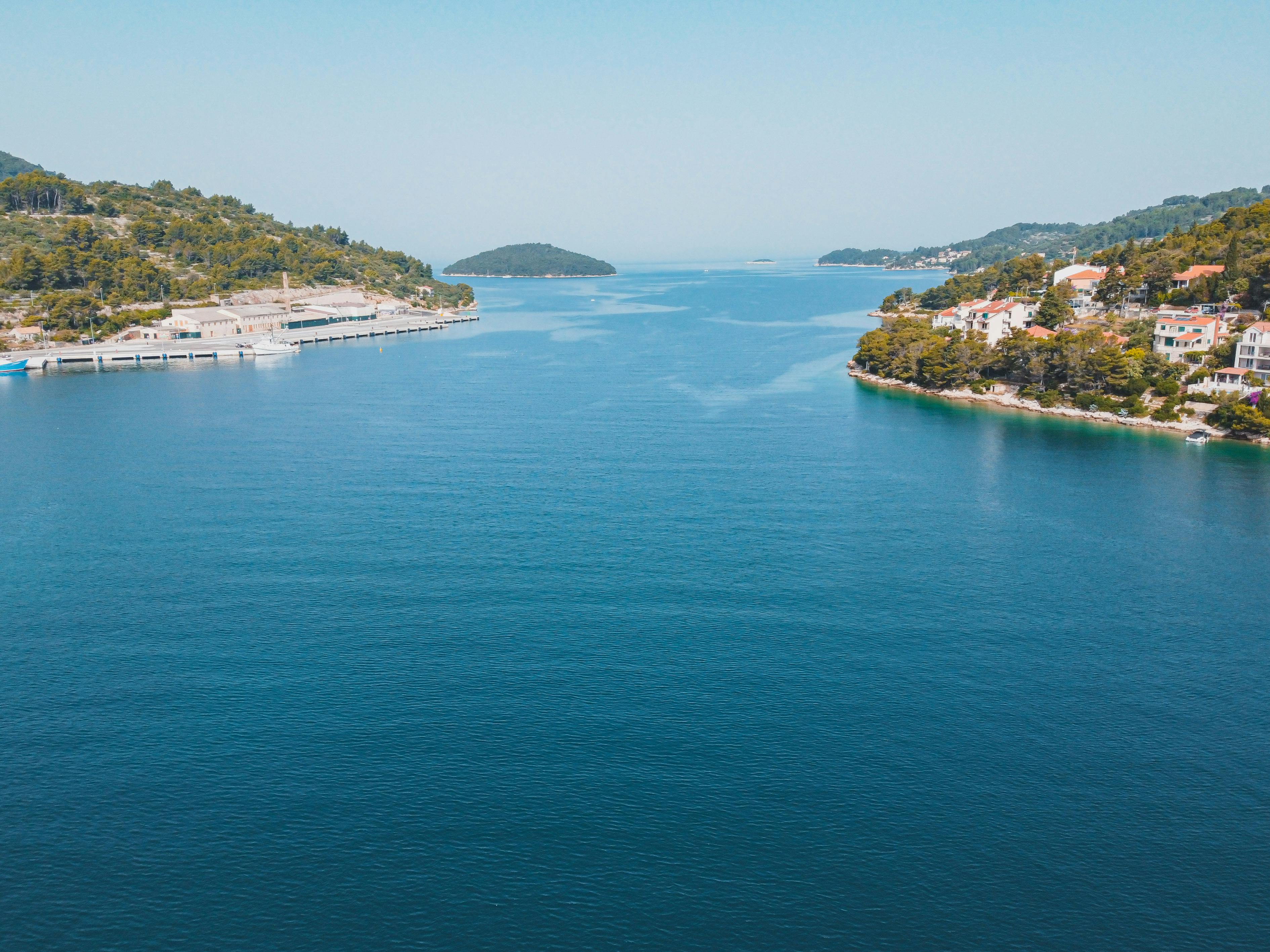 Sea Strait Between an Island and a Peninsula · Free Stock Photo