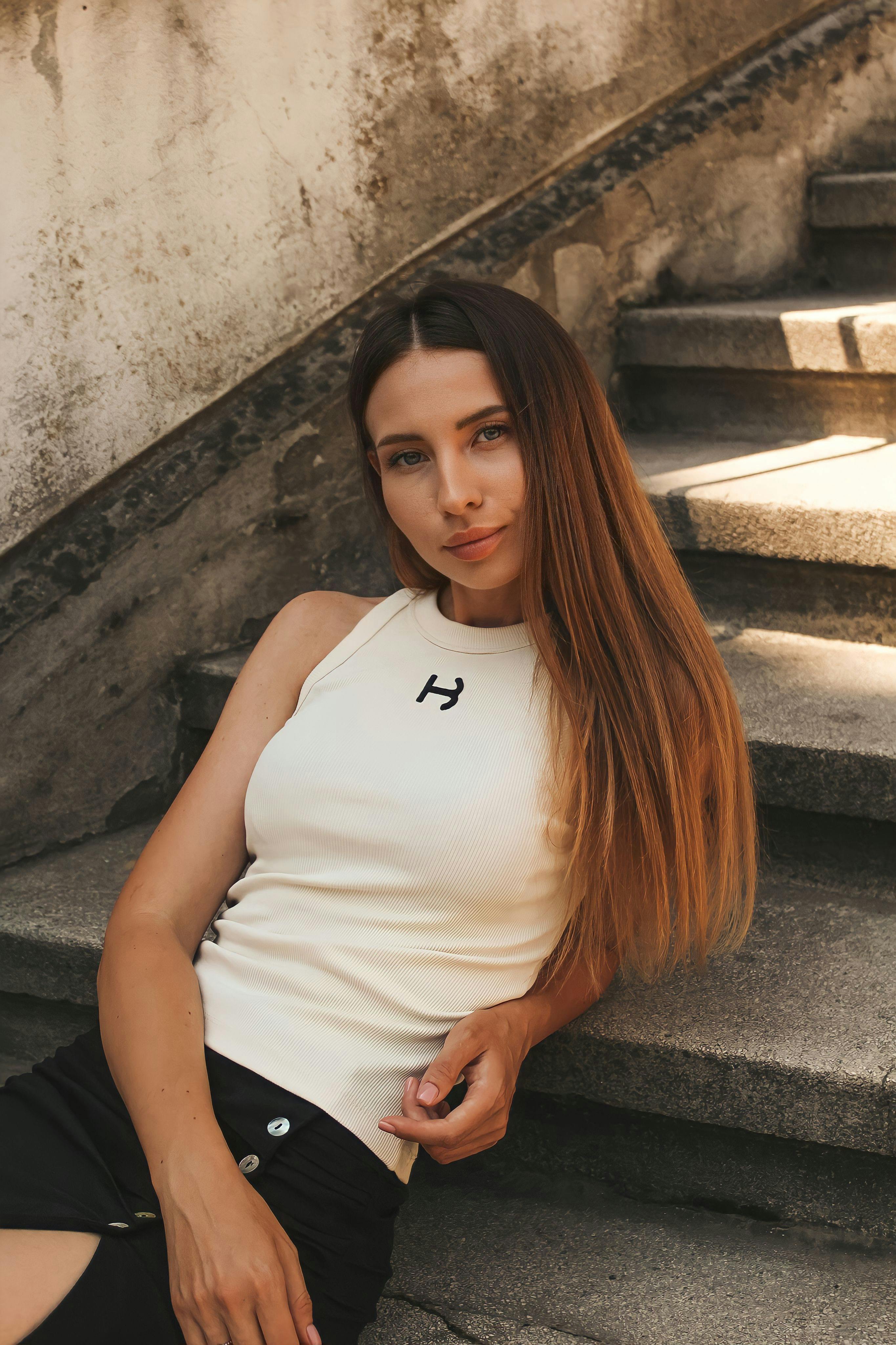 Casual Style Model in Tank Top and Mini · Free Stock Photo