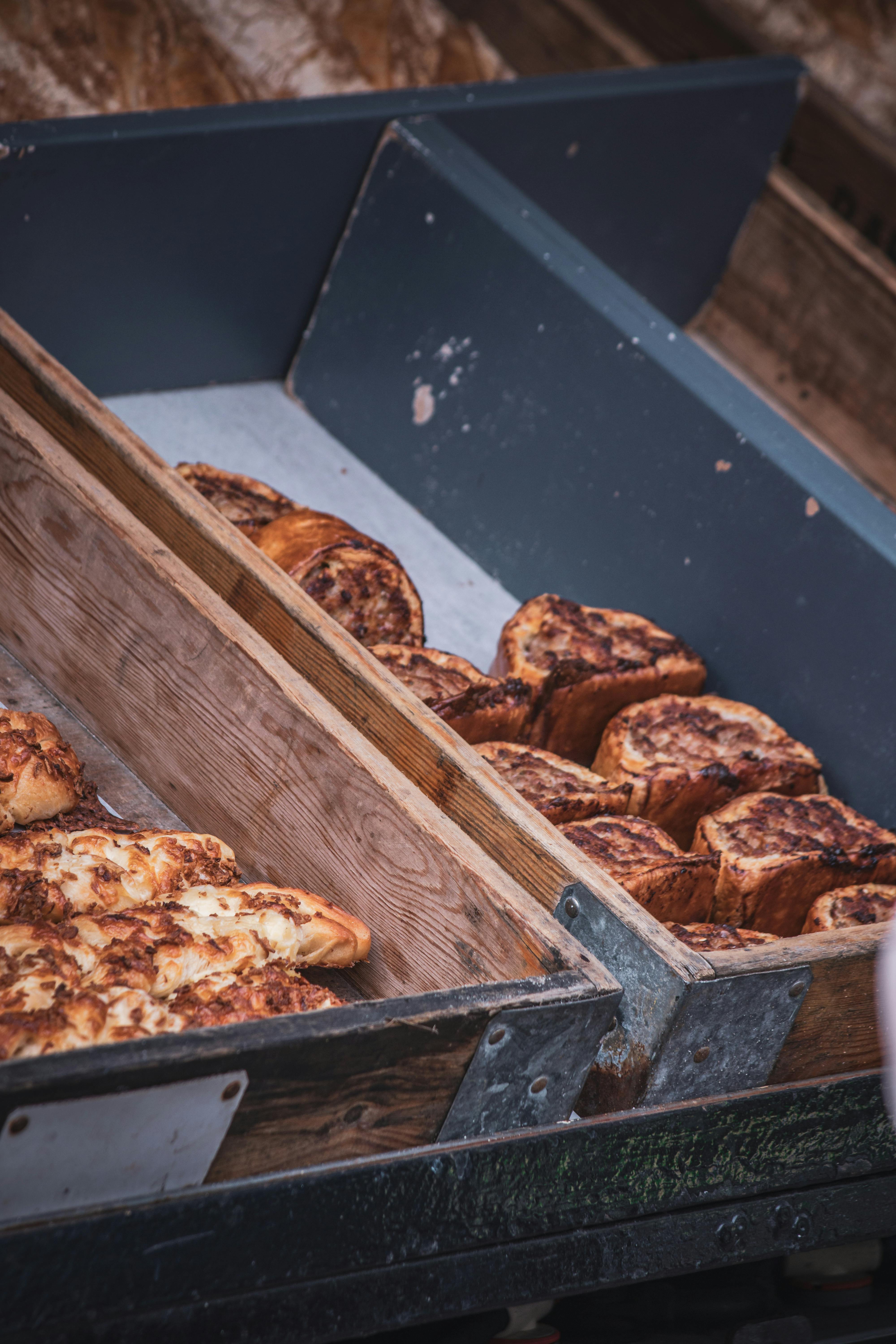 Food in Baskets on Display at the Bakery · Free Stock Photo