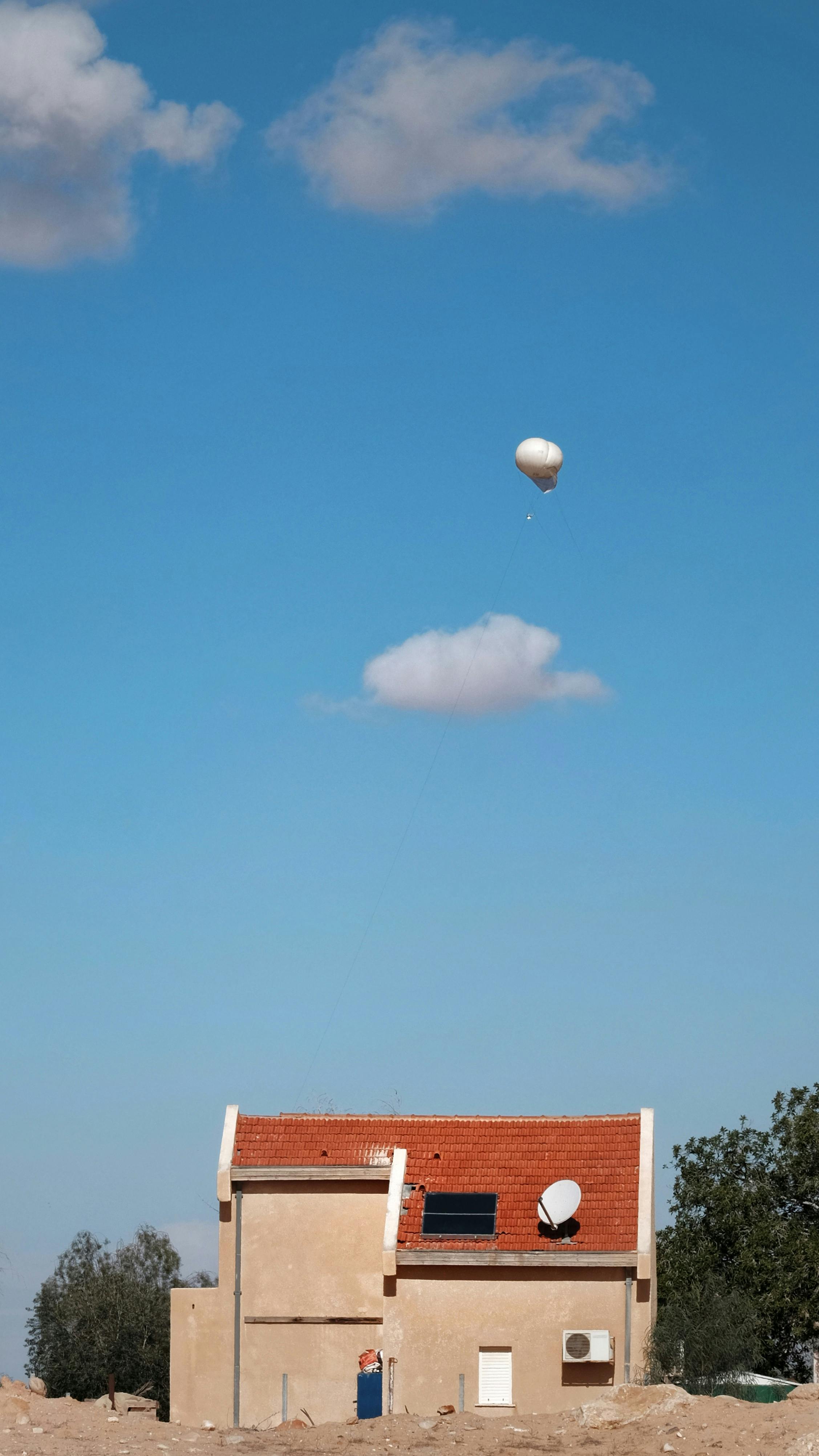 Breaking Balloon Photos, Download The BEST Free Breaking Balloon Stock ...