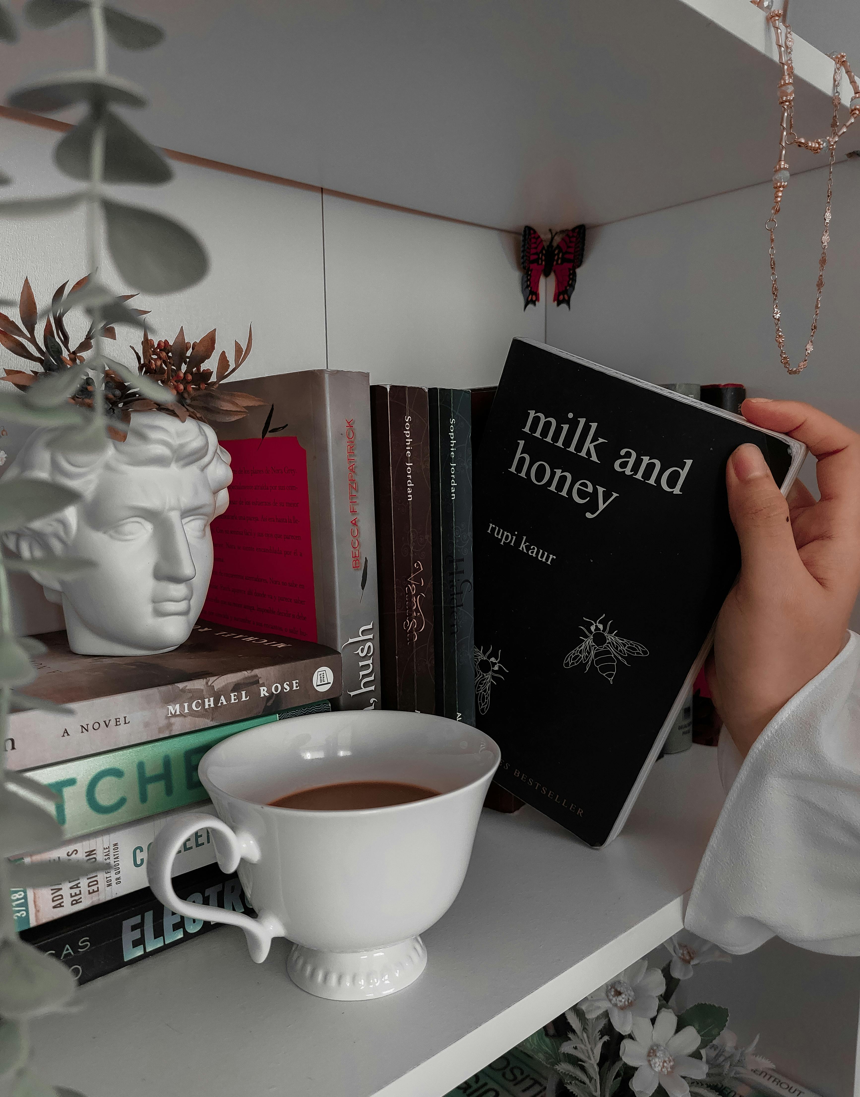 Foto de stock gratuita sobre aesthetic books, book nook, bookish, books ...