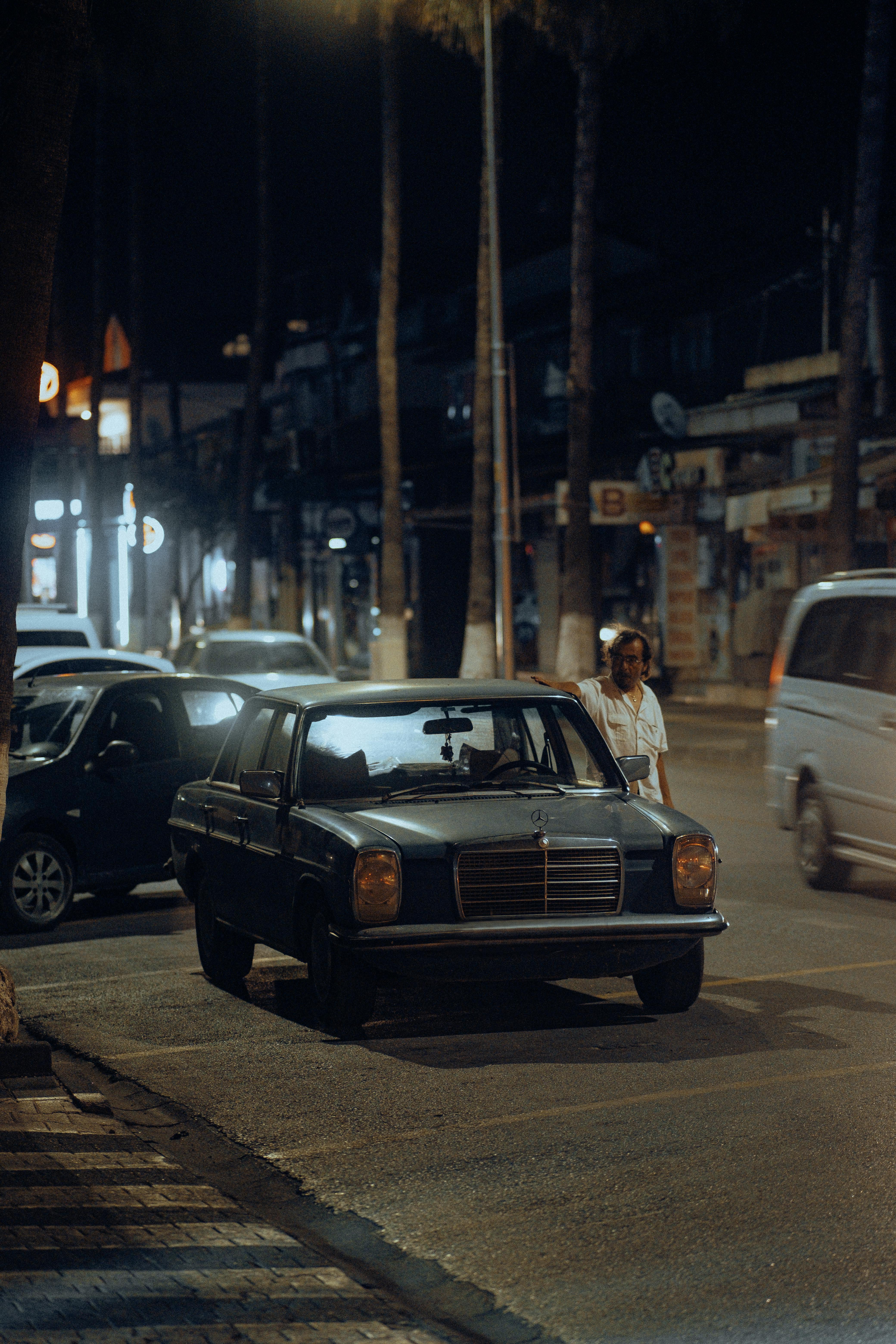 Cars in a City at Night · Free Stock Photo