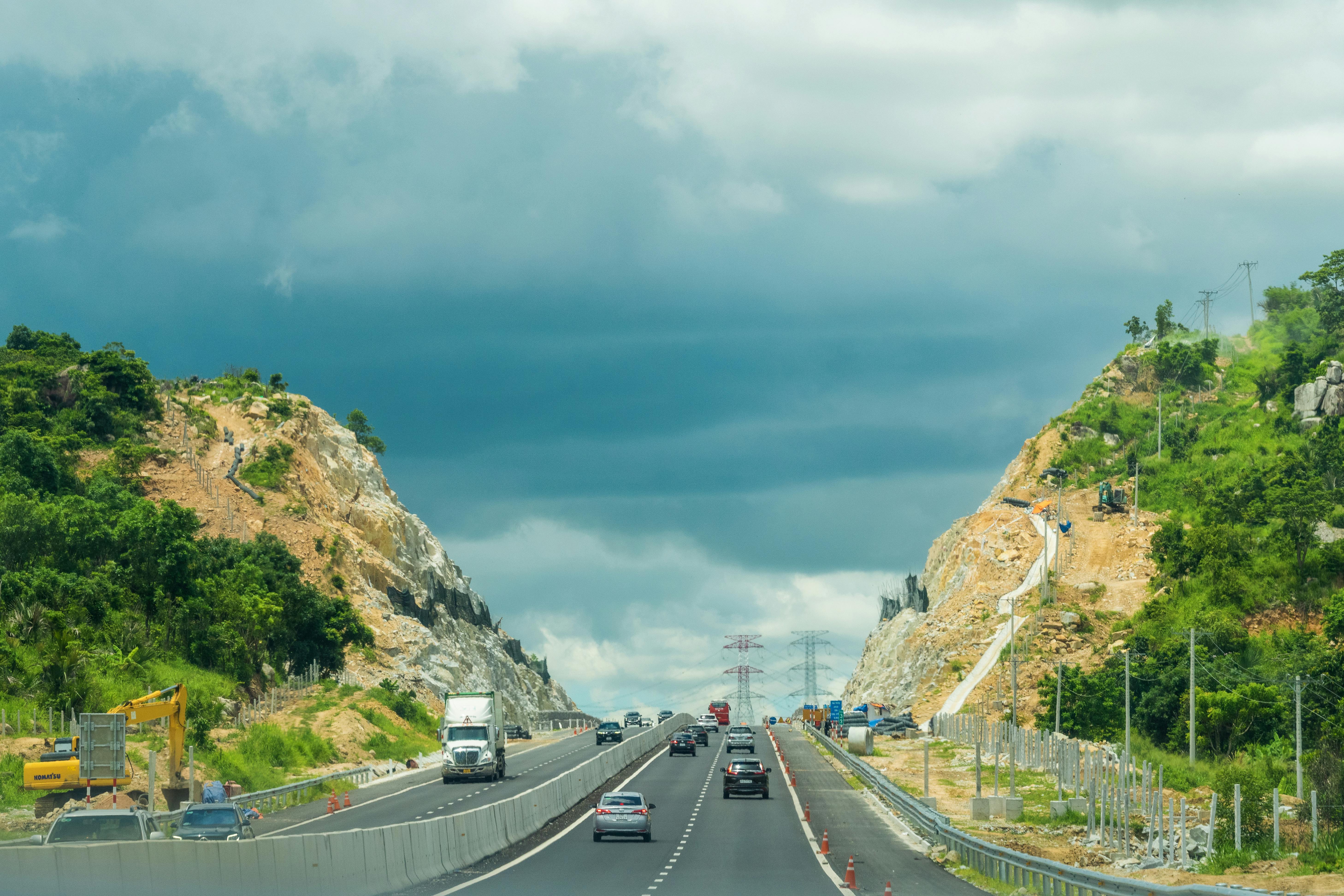 Overcast over Highway · Free Stock Photo