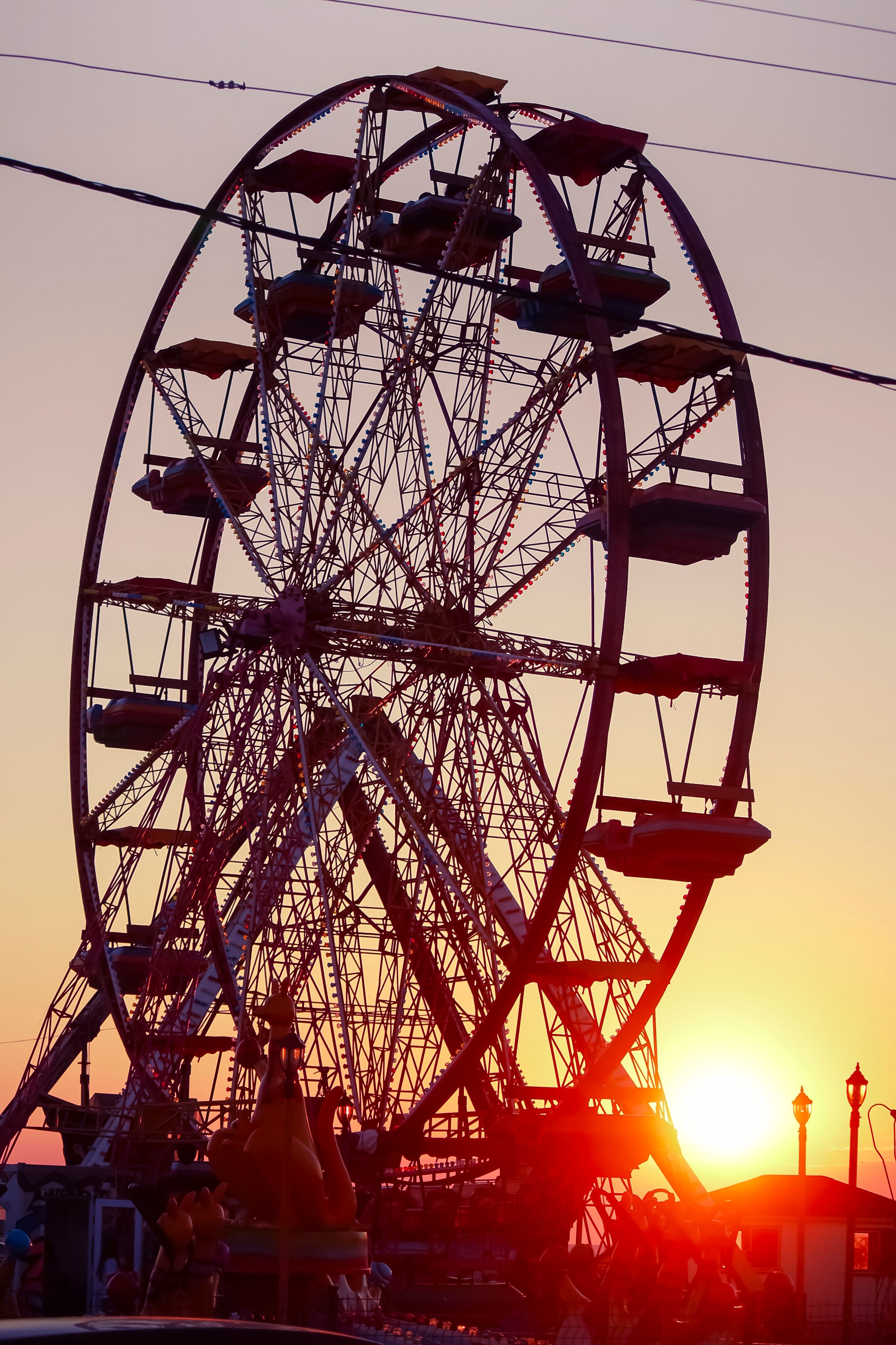 Sunset Sunlight over Ferris Wheel · Free Stock Photo