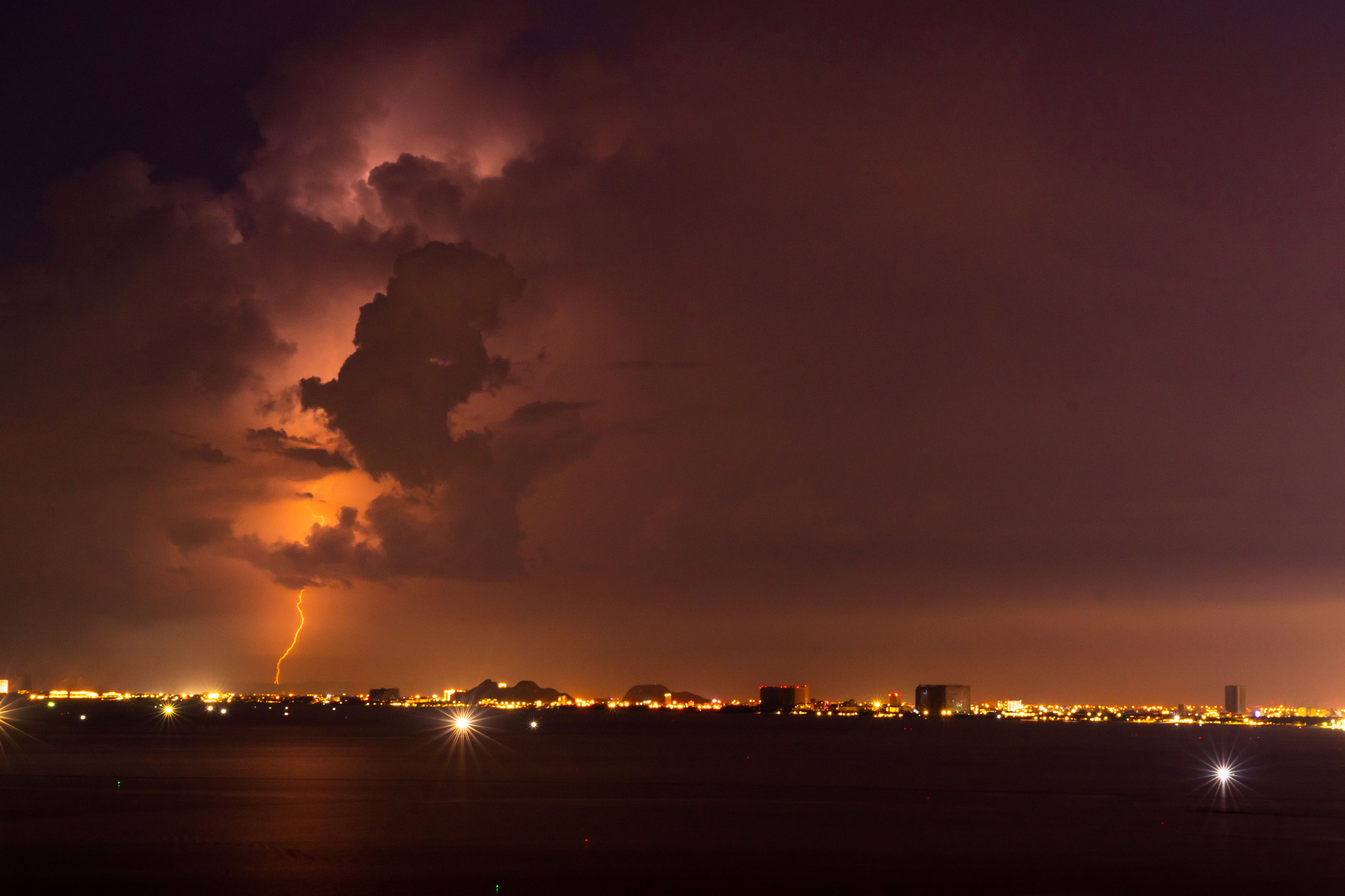 Lightening in the Night Sky · Free Stock Photo