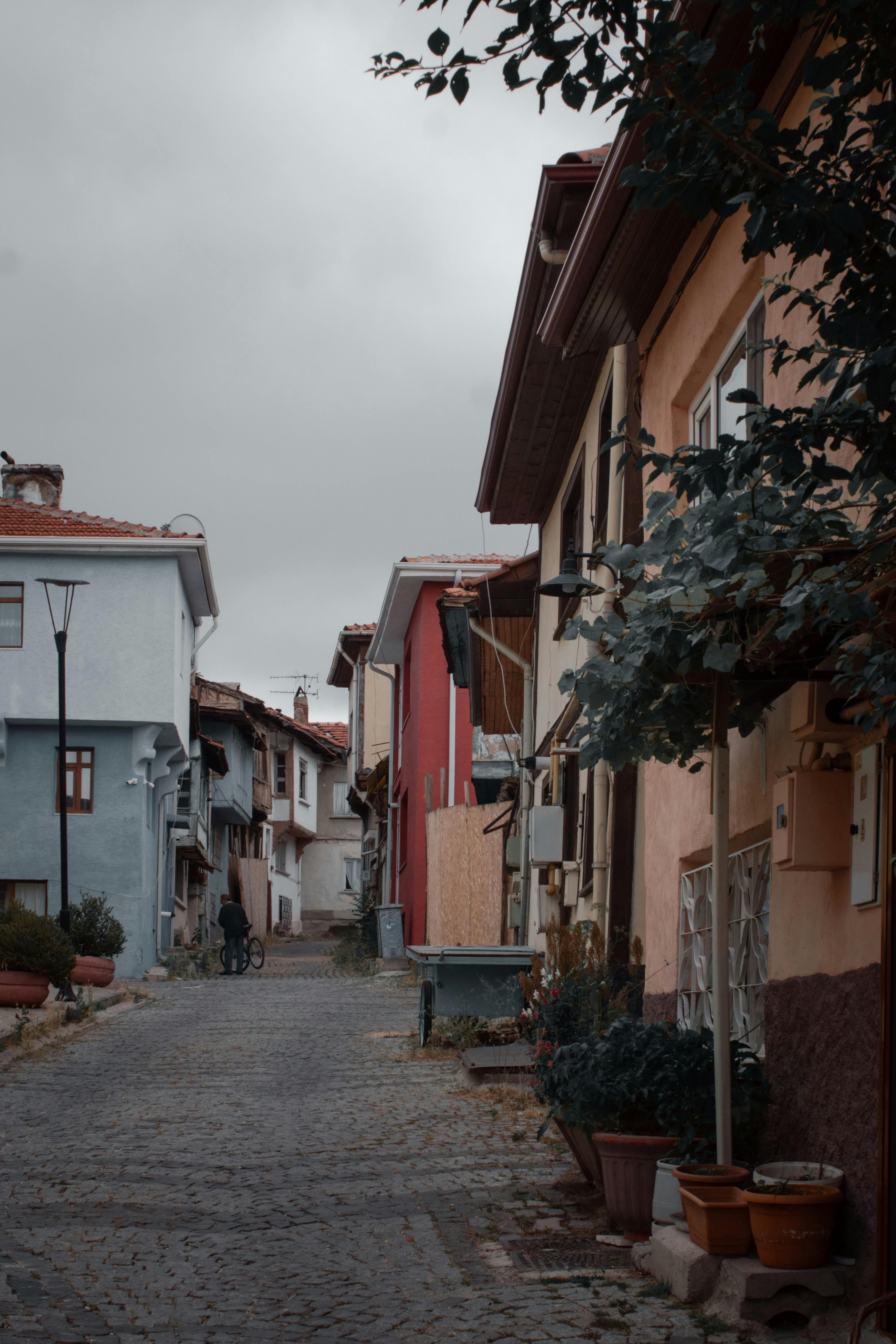 Narrow Street in Town · Free Stock Photo