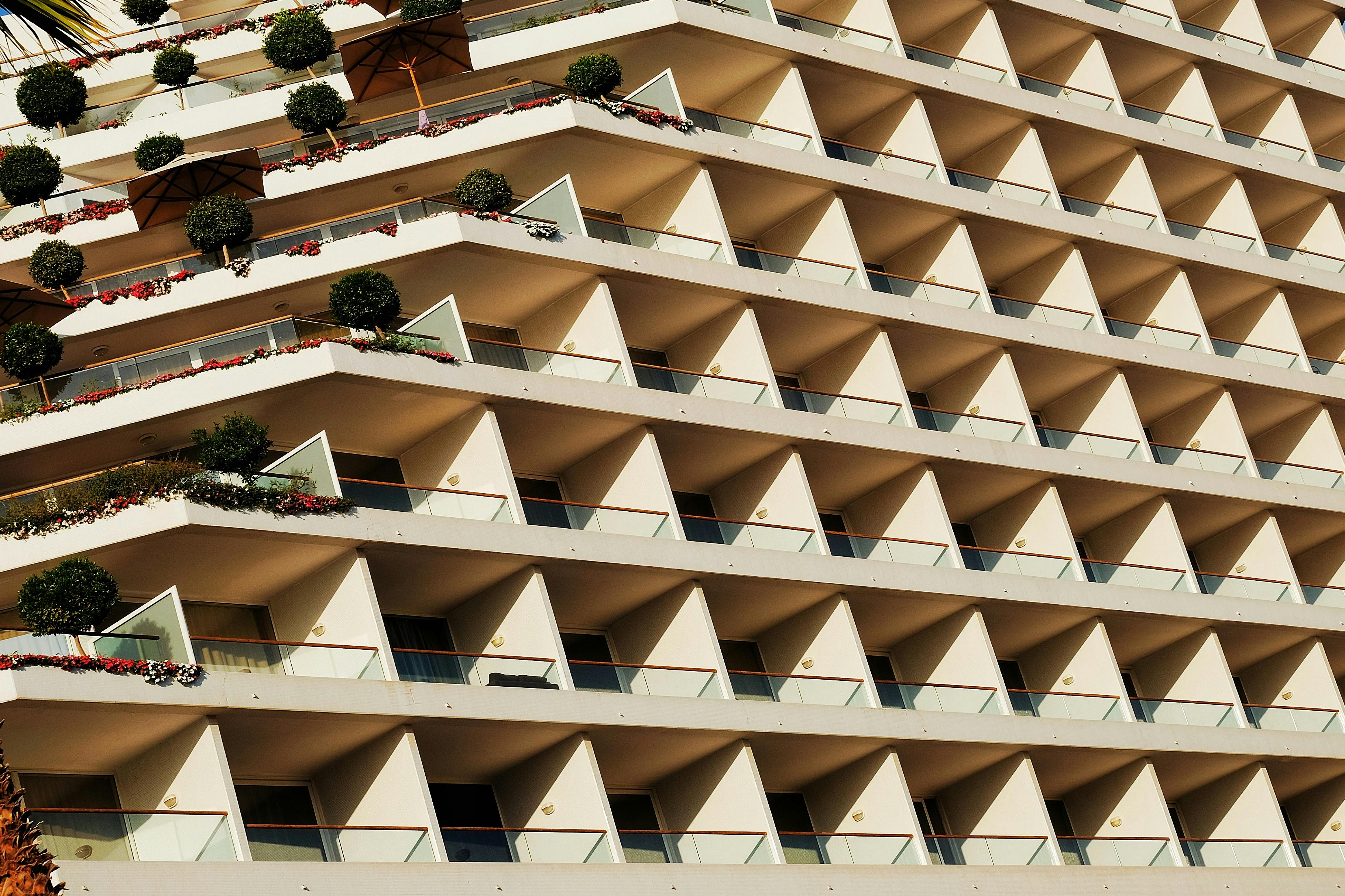 Brown Concrete Building · Free Stock Photo