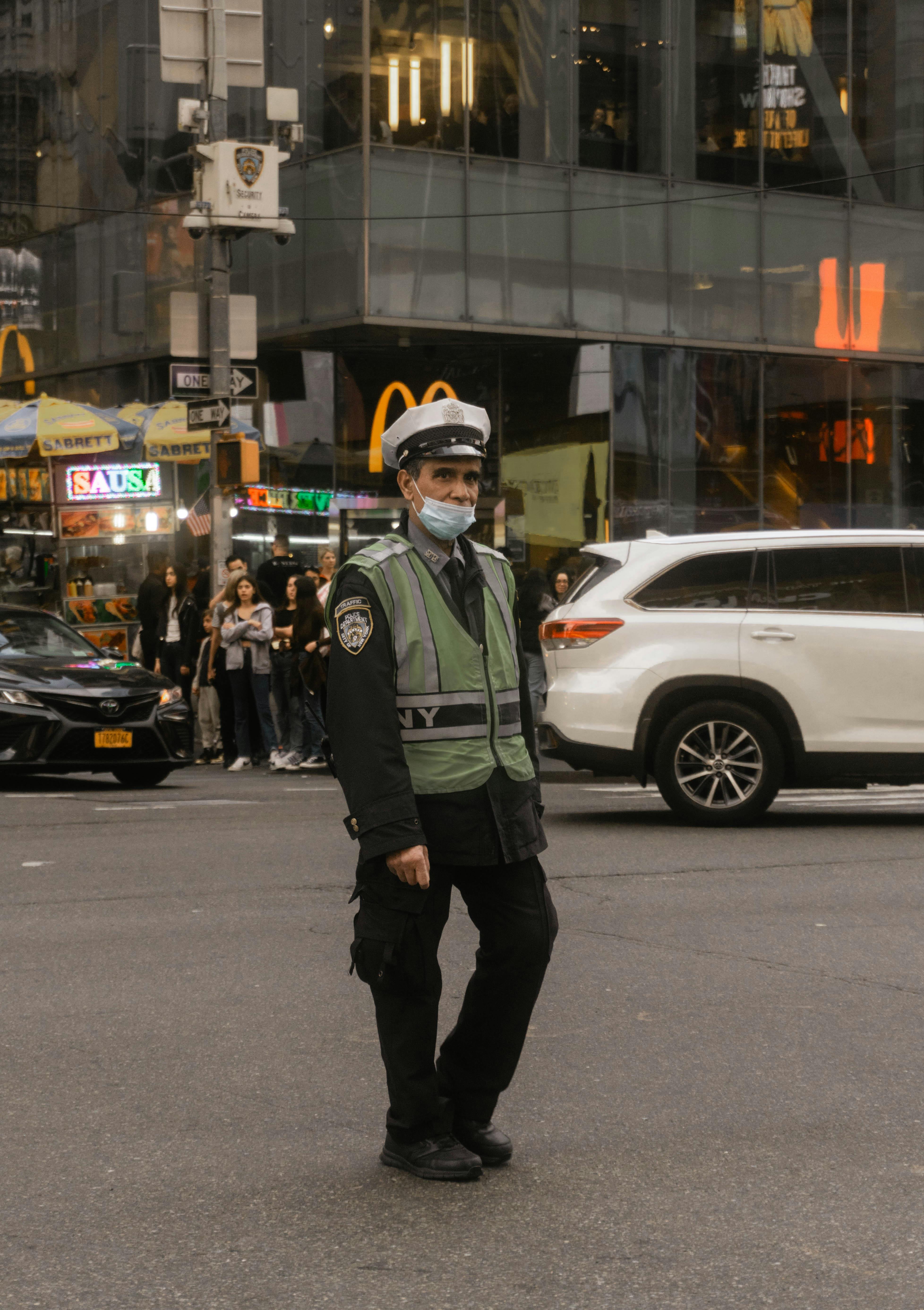 Policeman with Face Mask on Street in New York City, USA · Free Stock Photo
