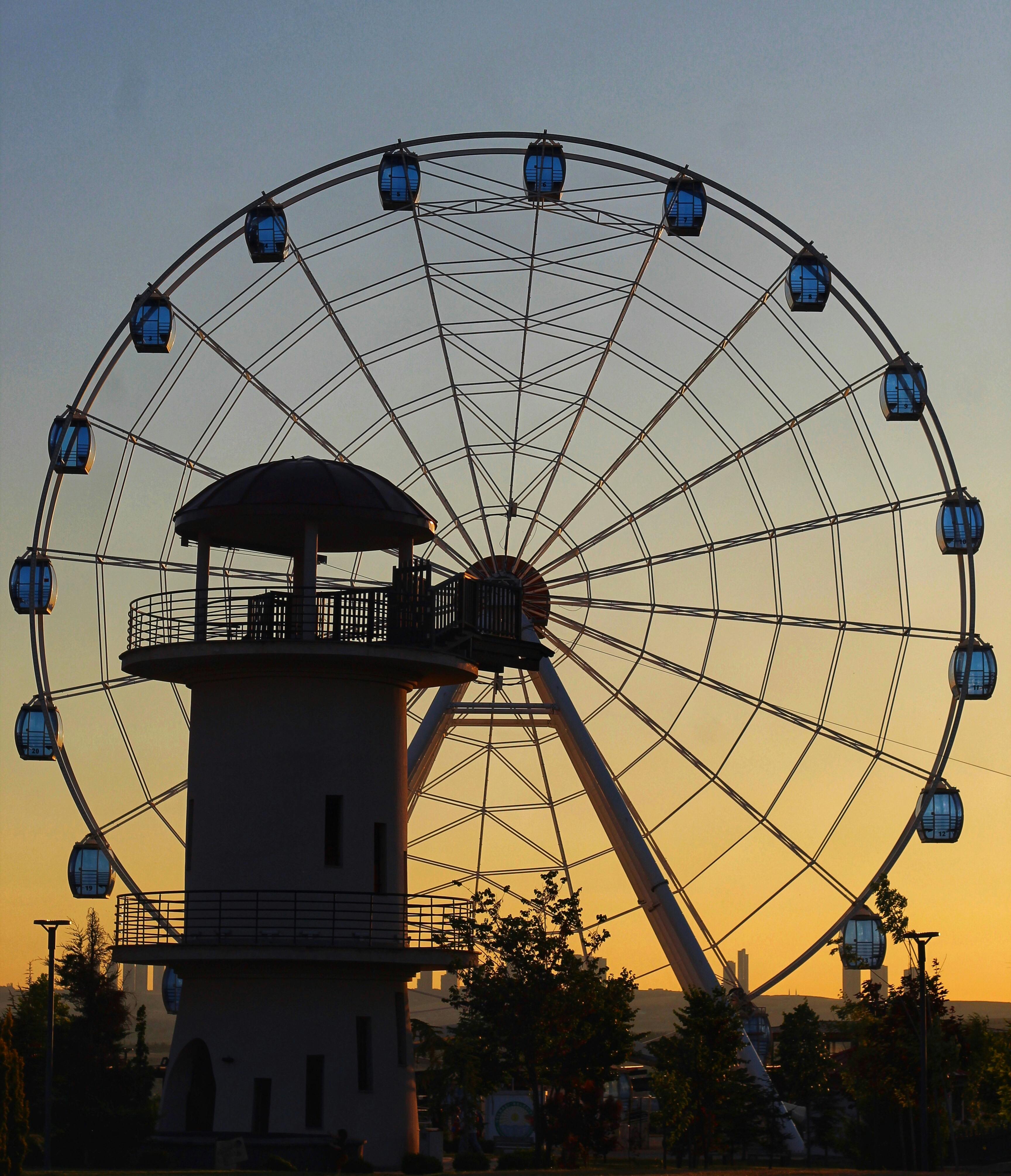 Ferris Wheel and Ship · Free Stock Photo