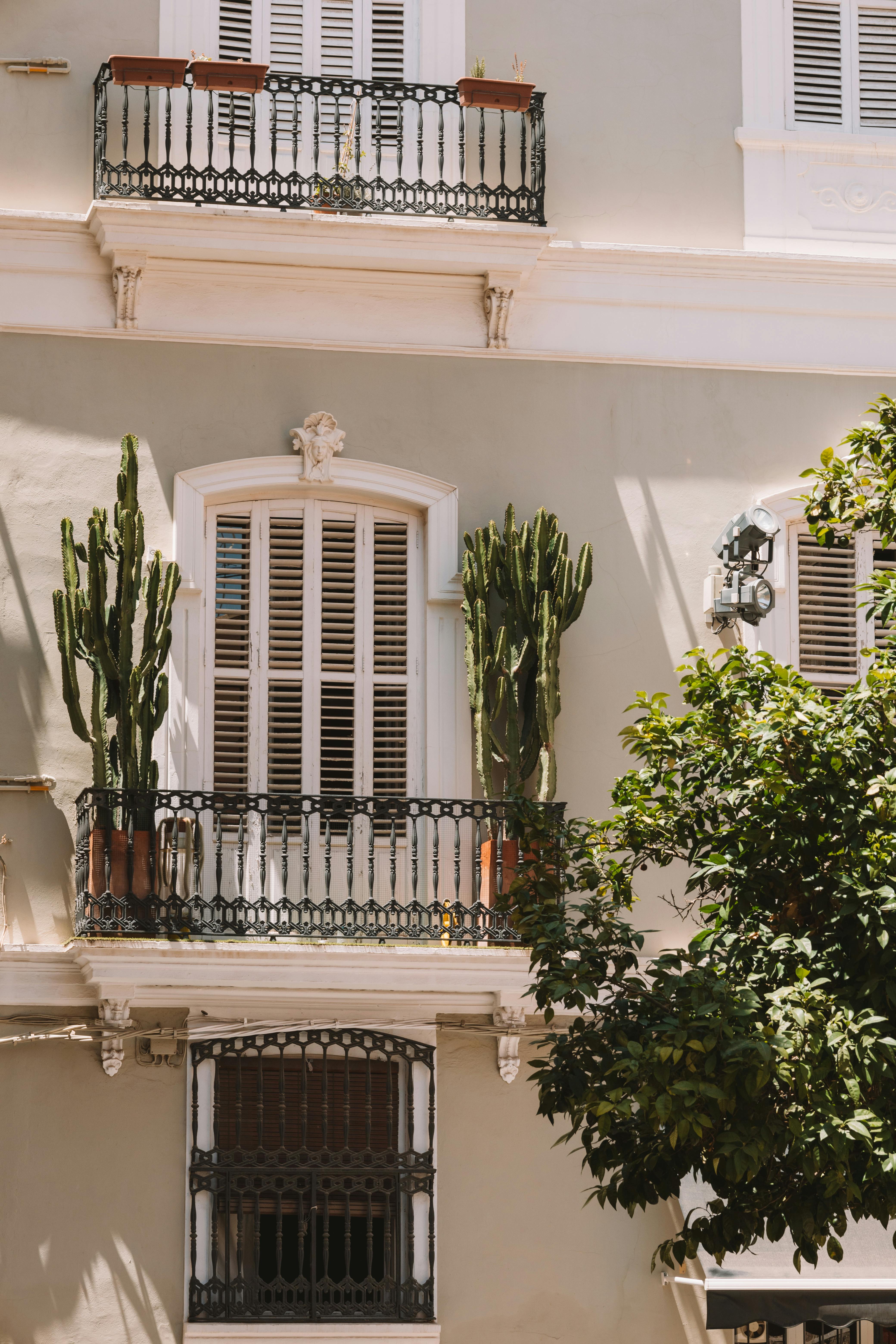 Foto de stock gratuita sobre @al aire libre, apartamento, árbol, arquitectura, balcón, balcones ...