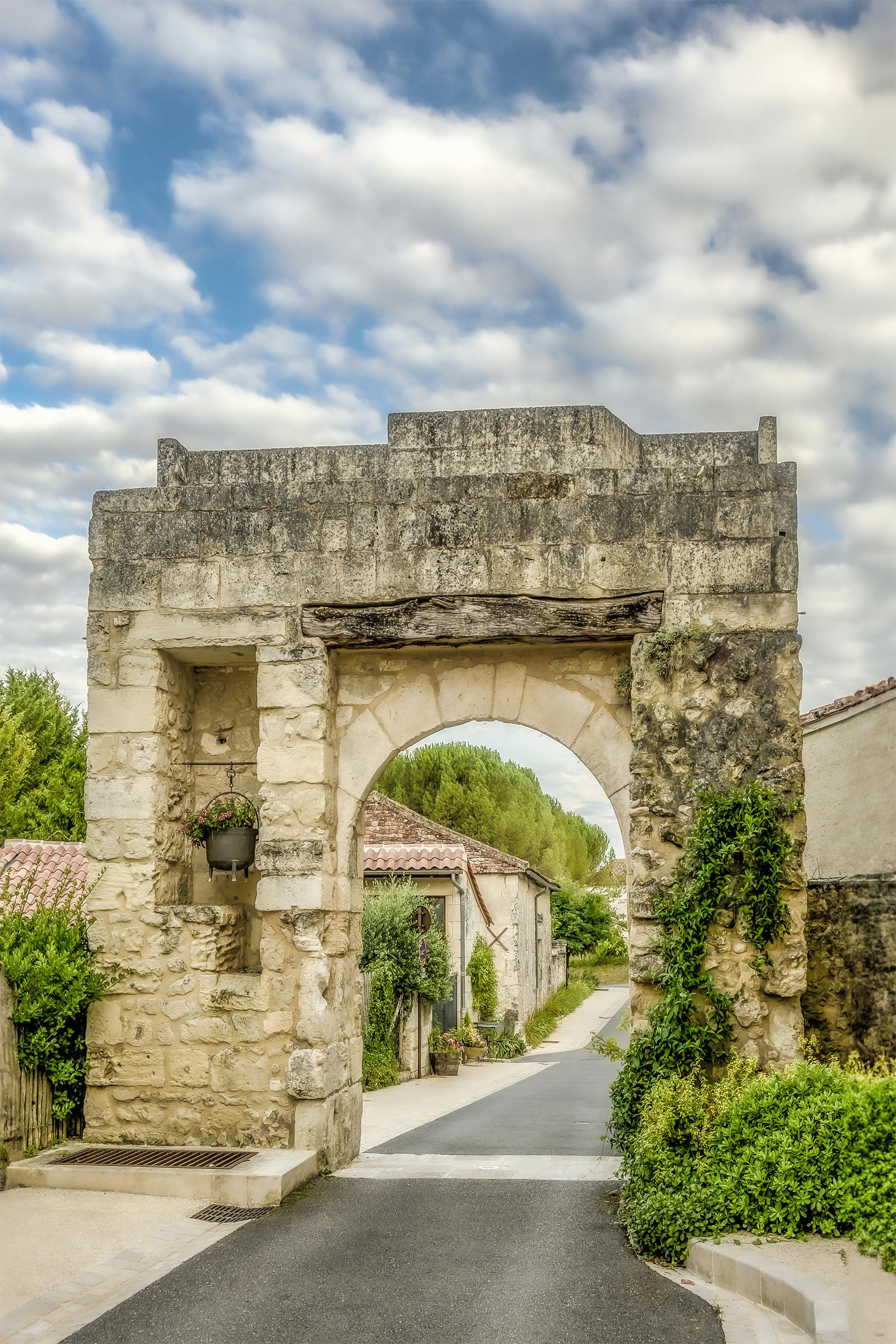 Rest of Old Stone Gate · Free Stock Photo