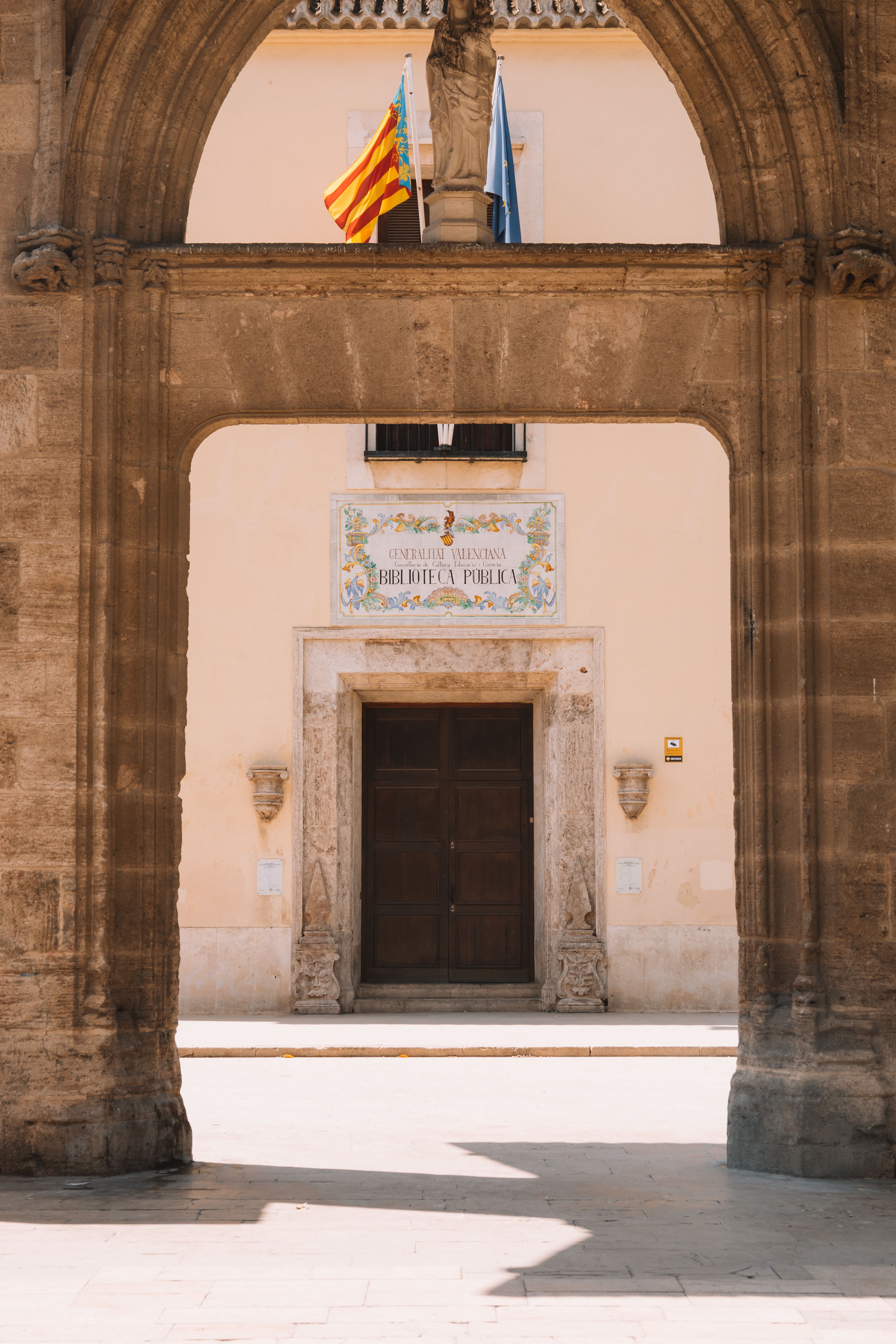 Library Building behind Gate in Valencia · Free Stock Photo