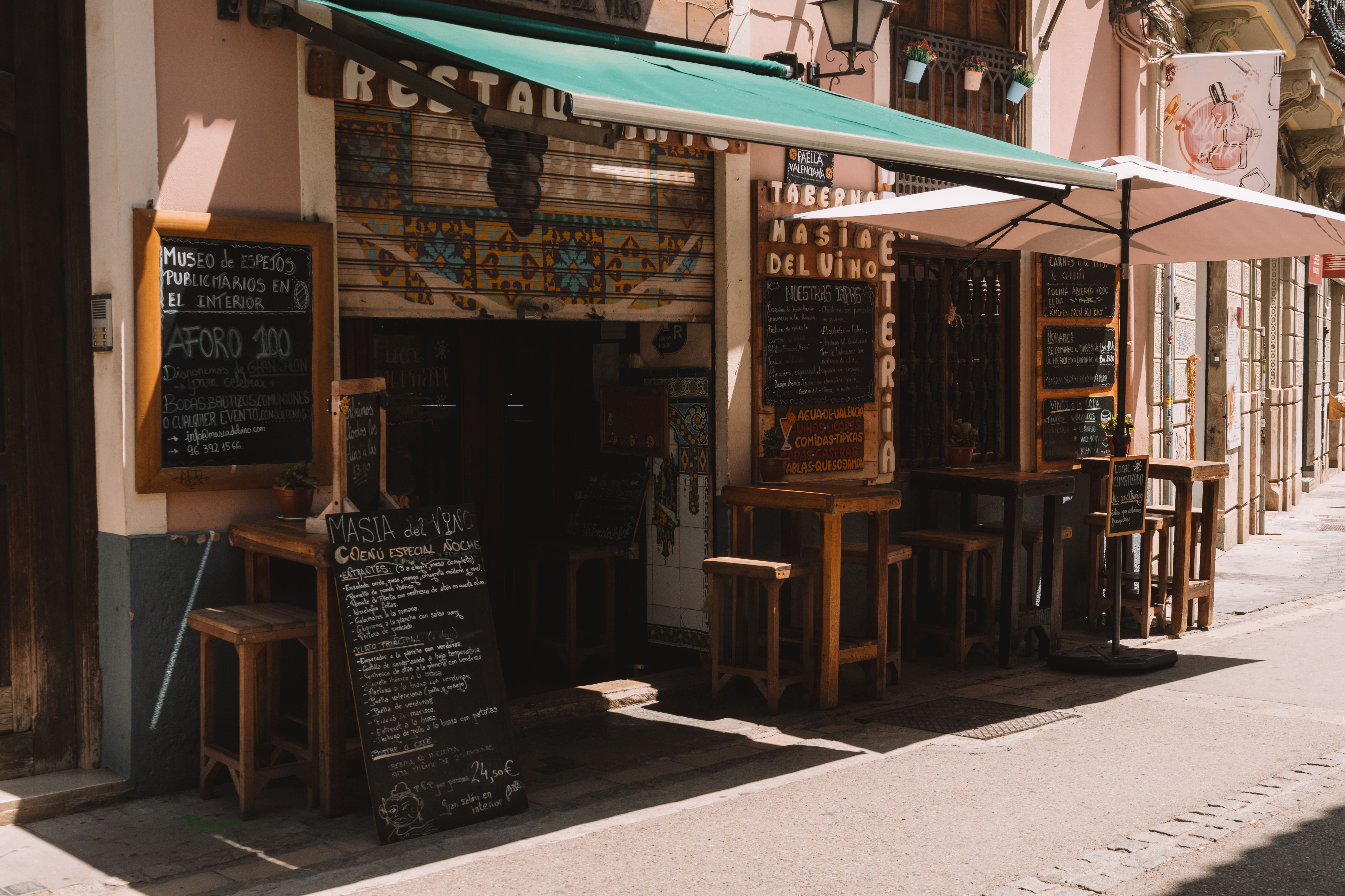 Restaurant by the Street · Free Stock Photo