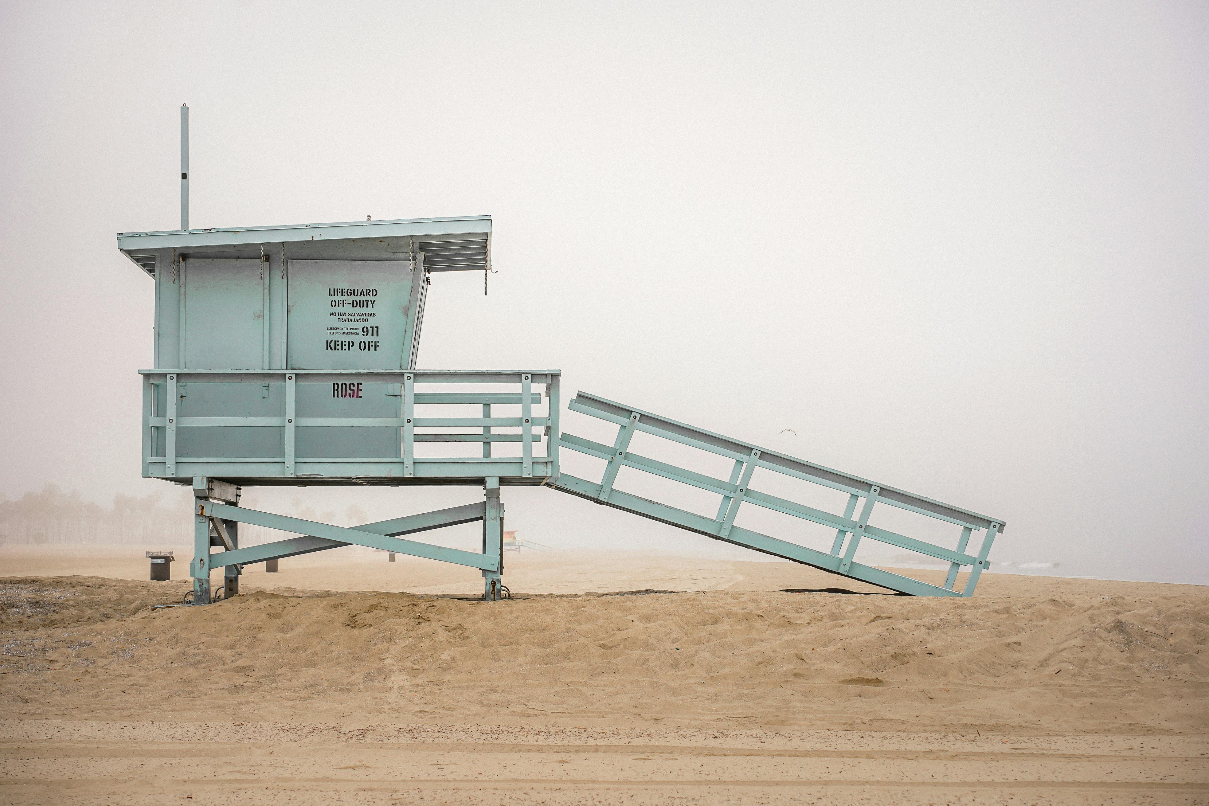 Lifeguard Tower on Beach · Free Stock Photo