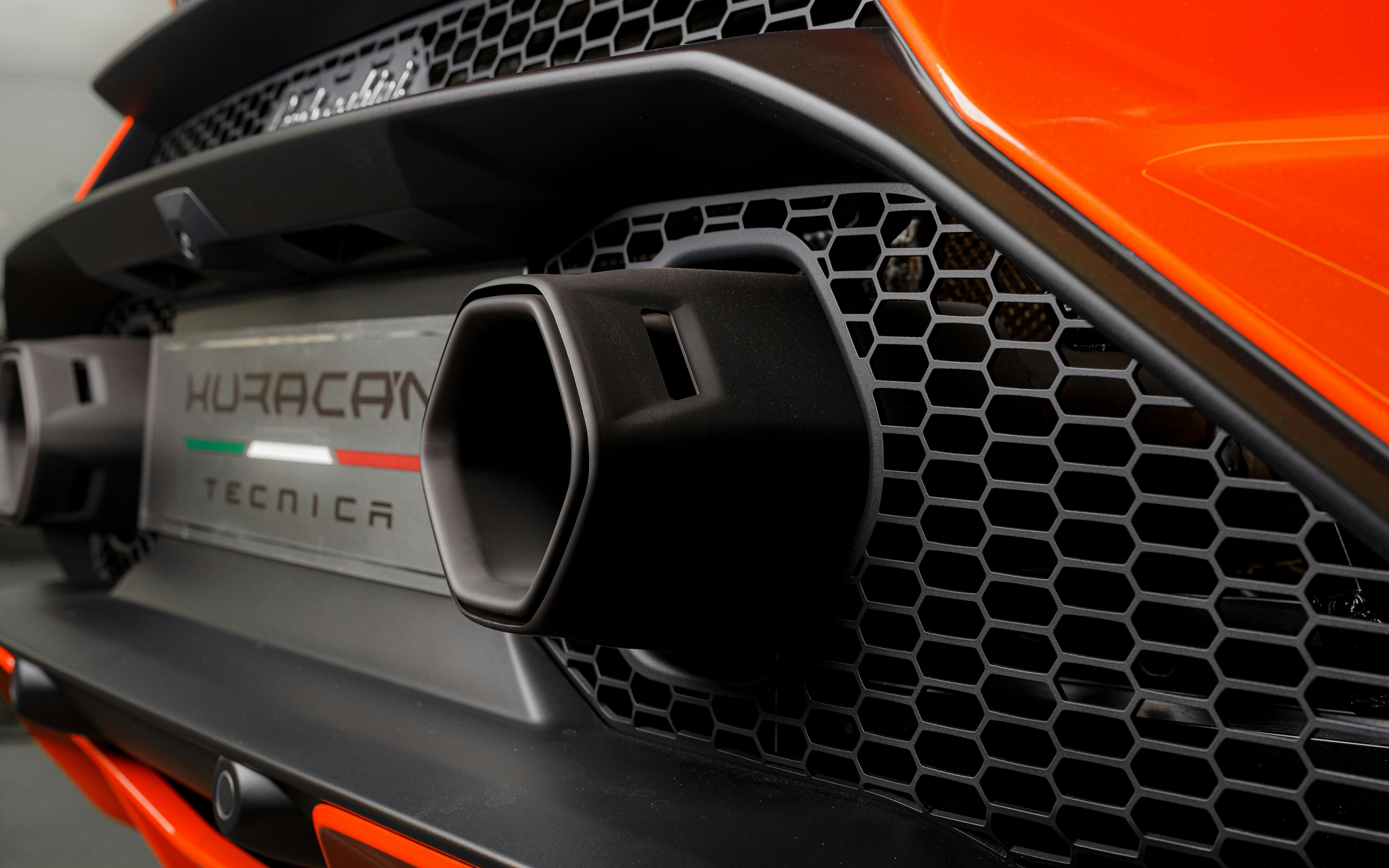 A Close-up Shot of a Luxury Car Logo · Free Stock Photo